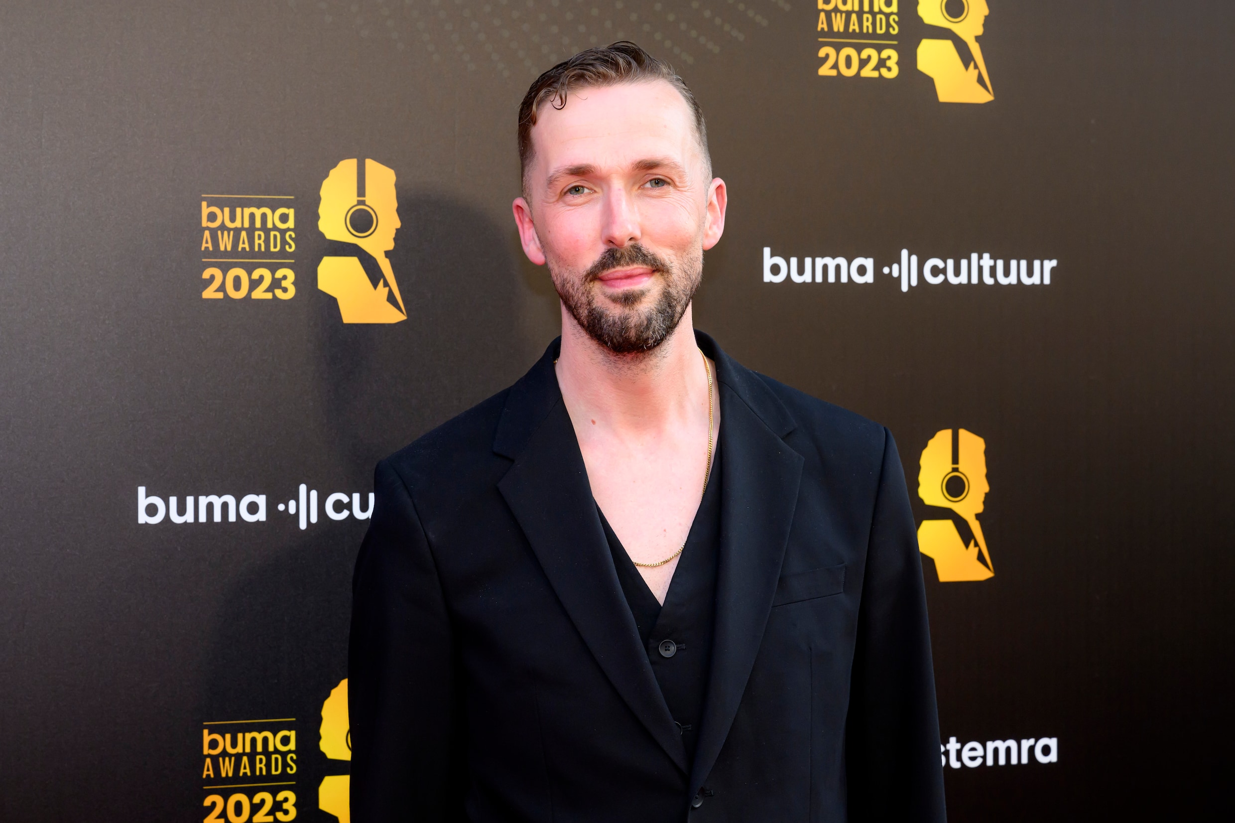 Zanger Antoon is niet van de straat, eerder van de hockeyclub – maar ...