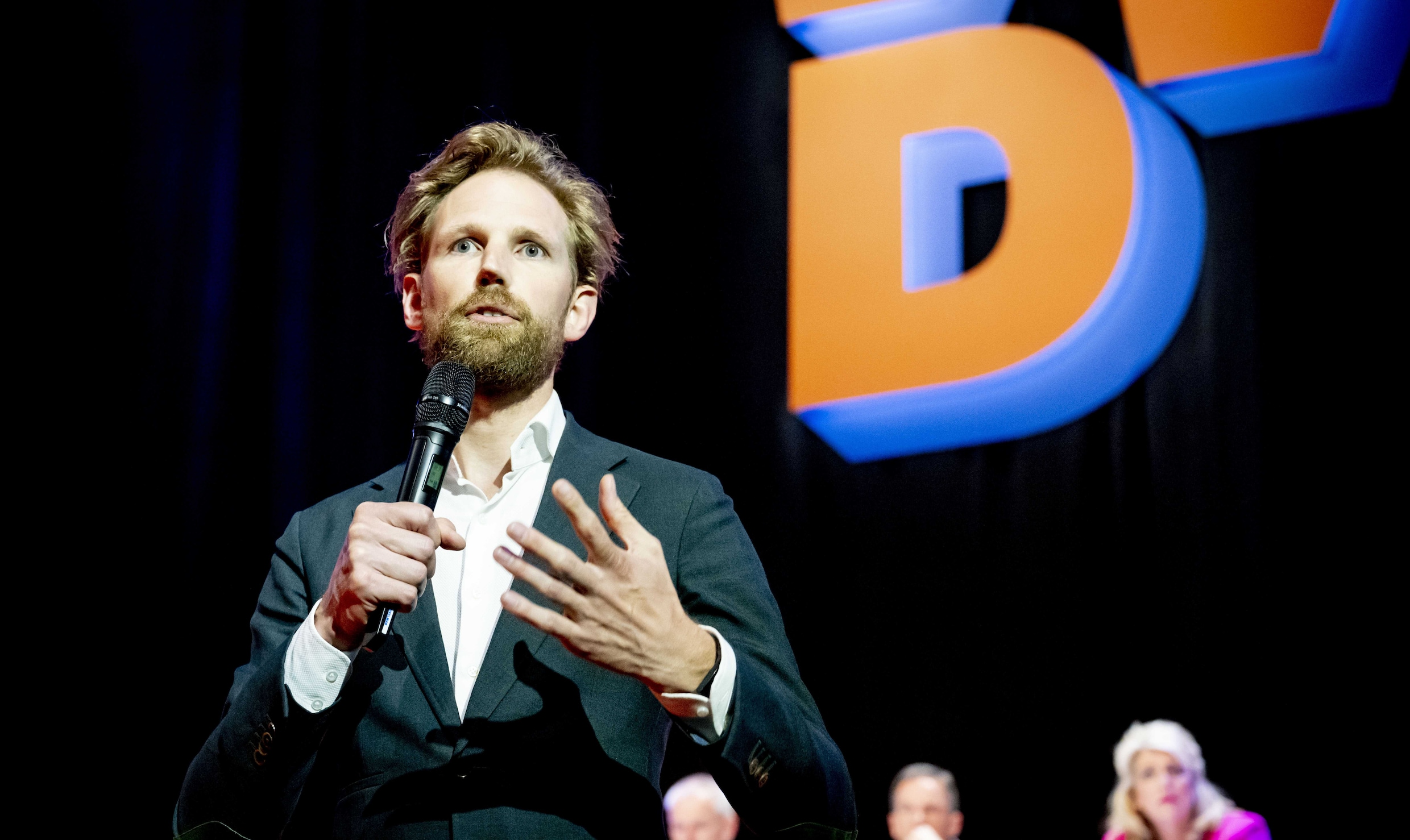 Minister Wiersma in verlegenheid na nieuwe klacht over zijn ...