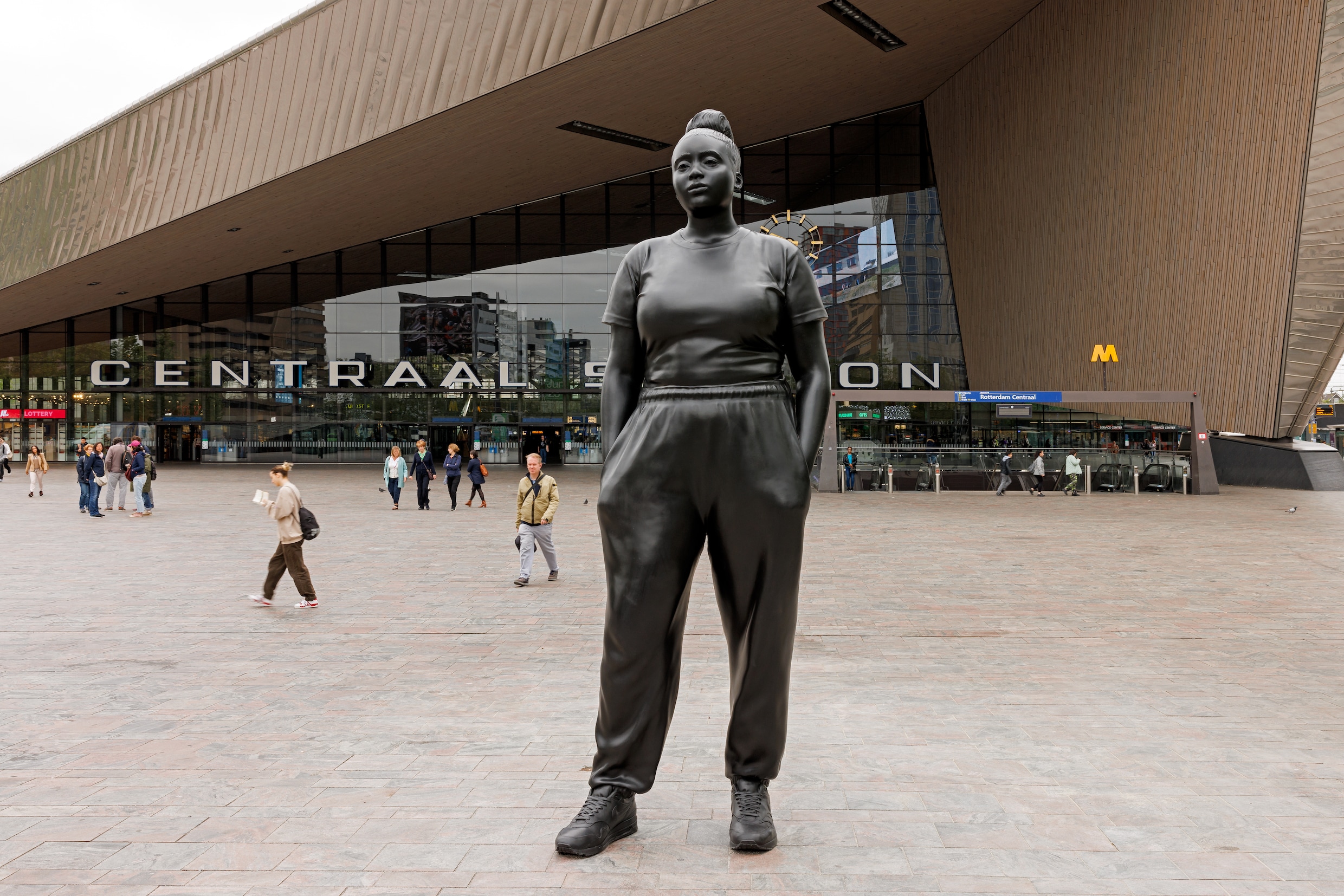 Wat je in de Rotterdamse bronzen reuzin ziet, zegt iets over jezelf ...