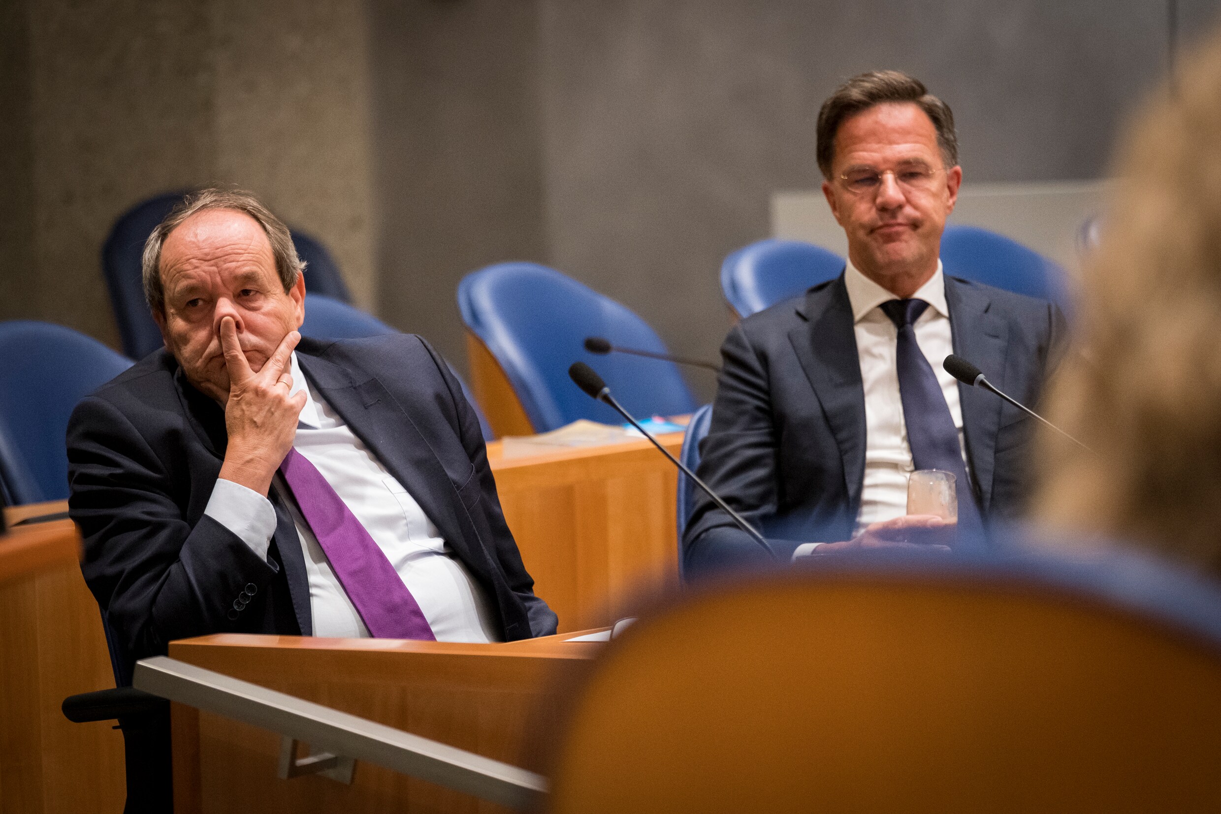 ‘Er zijn grote fouten gemaakt, ook door mij’, zegt Rutte – die er niet ...
