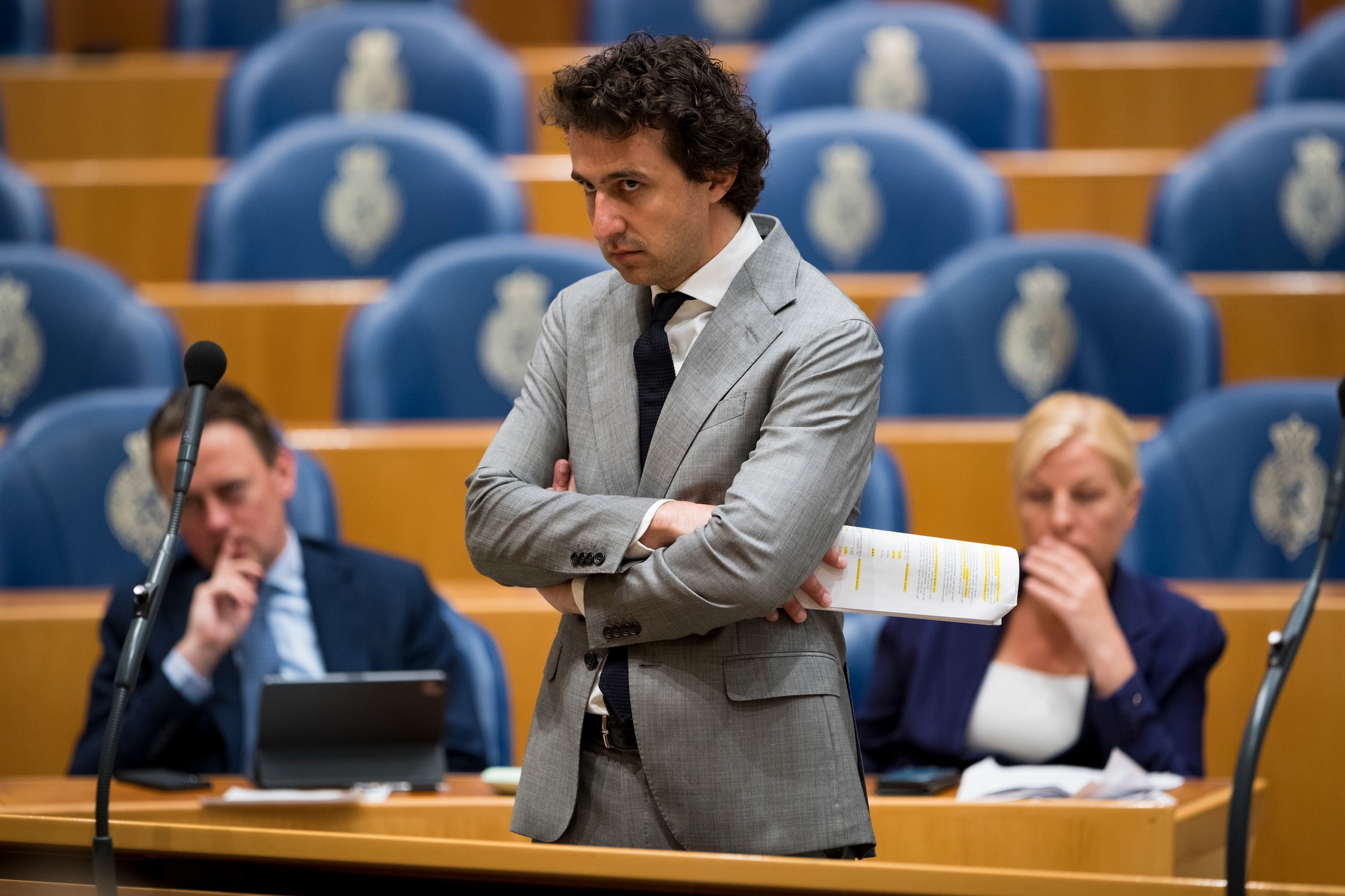 Geërgerde oppositie eist dat het kabinet haast maakt met zijn armoedepakket | de Volkskrant