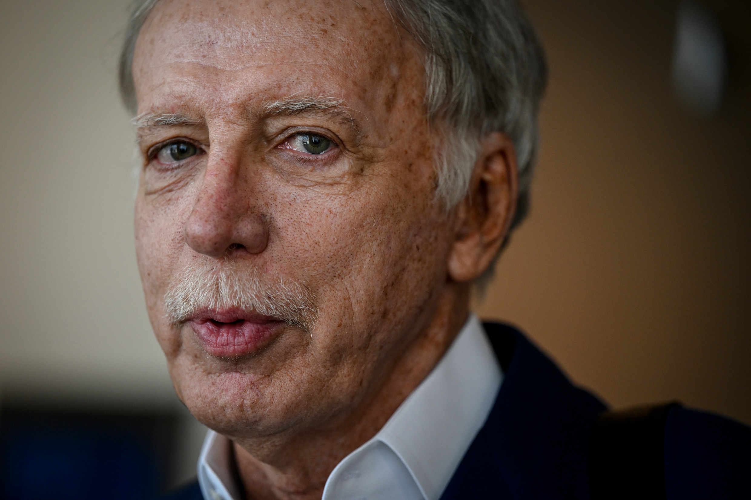 75-jarige ‘Silent Stan’ rijgt kampioenstitels aaneen, Salt Bae moet ...