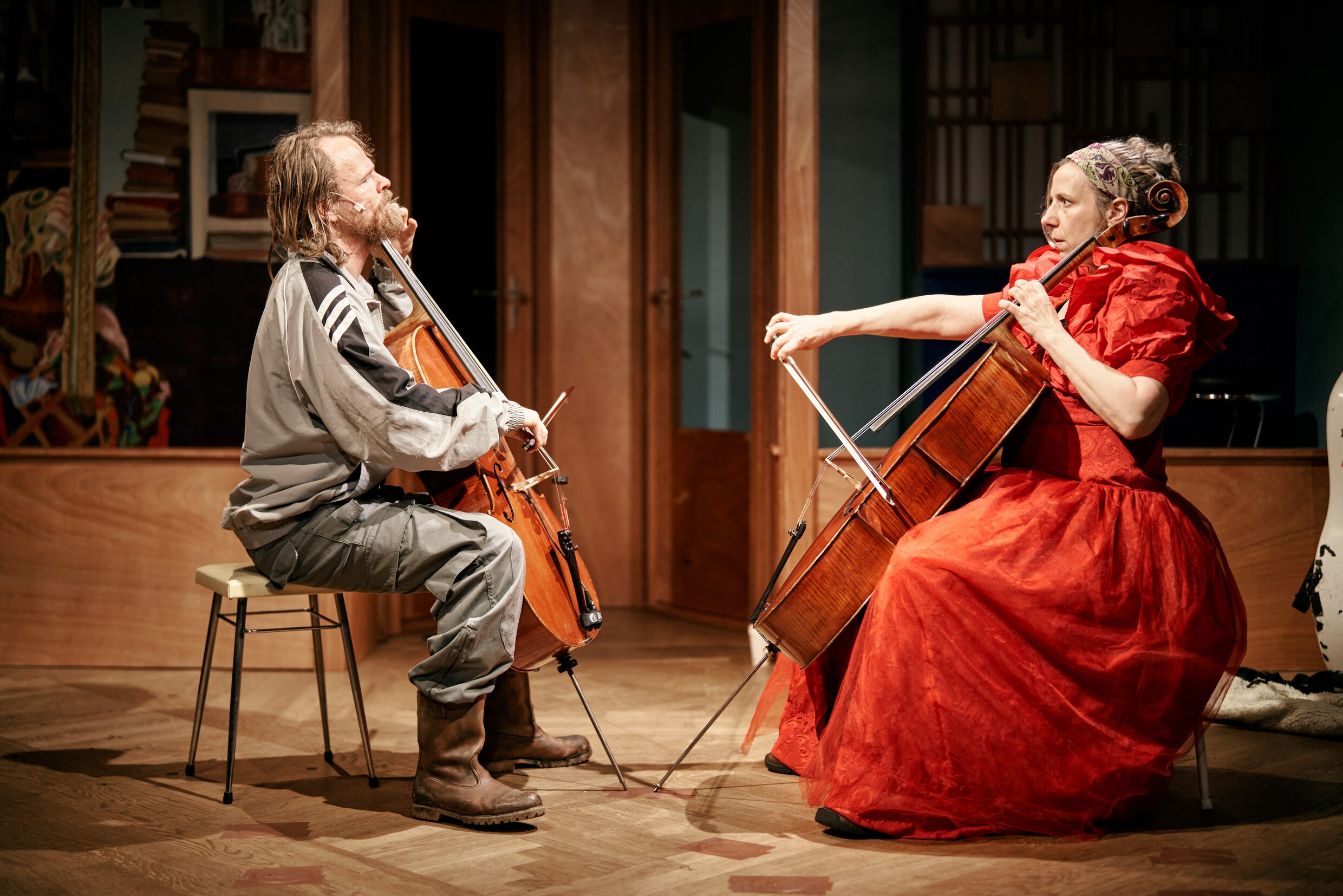 Recensie: ‘Caffè Sospeso’: subtiel toneel en fantastisch cellospel | de ...