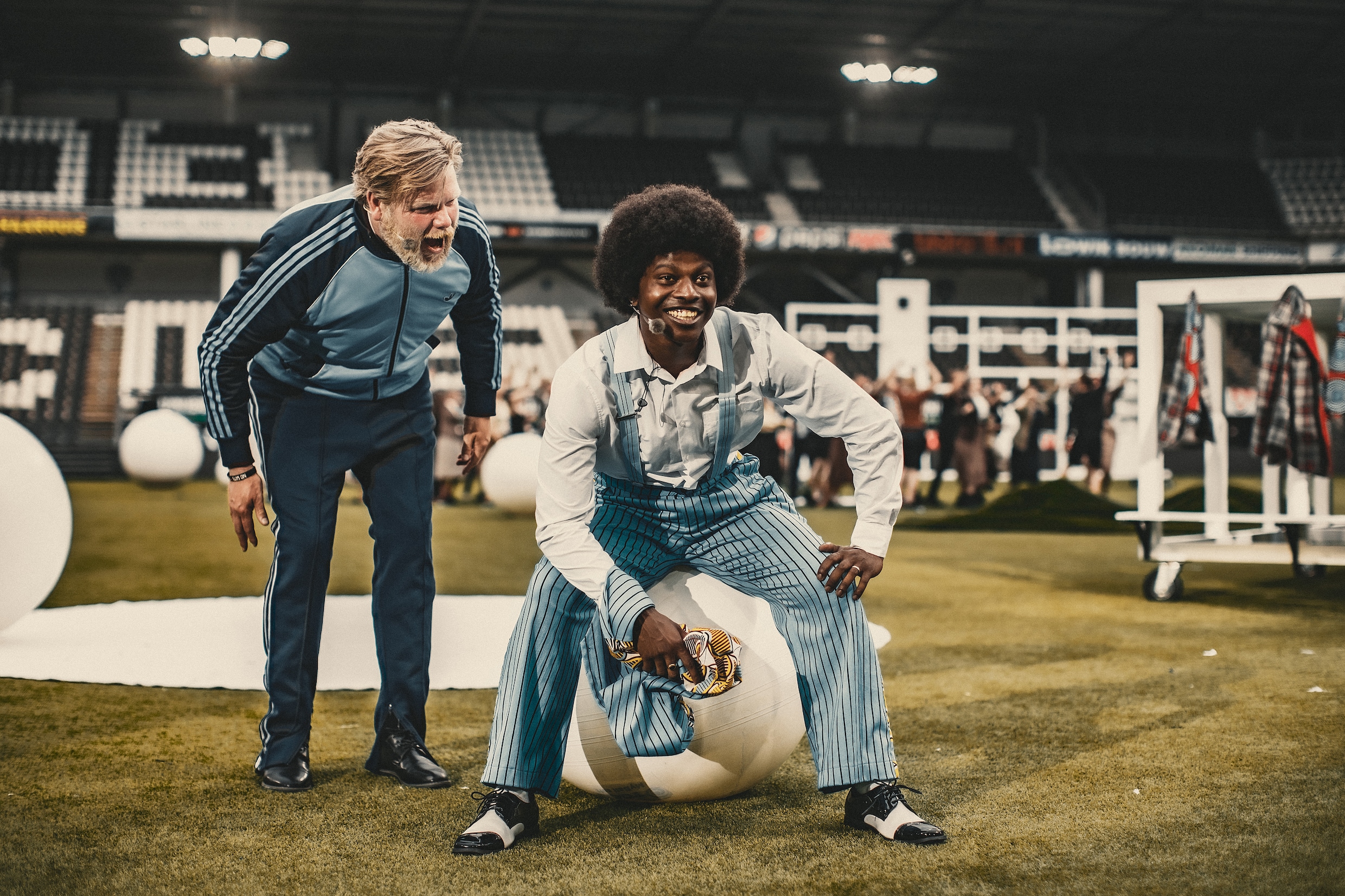 Met zijn prettige charisma weet Daniël Kolf als Darius Dhlomo het ...