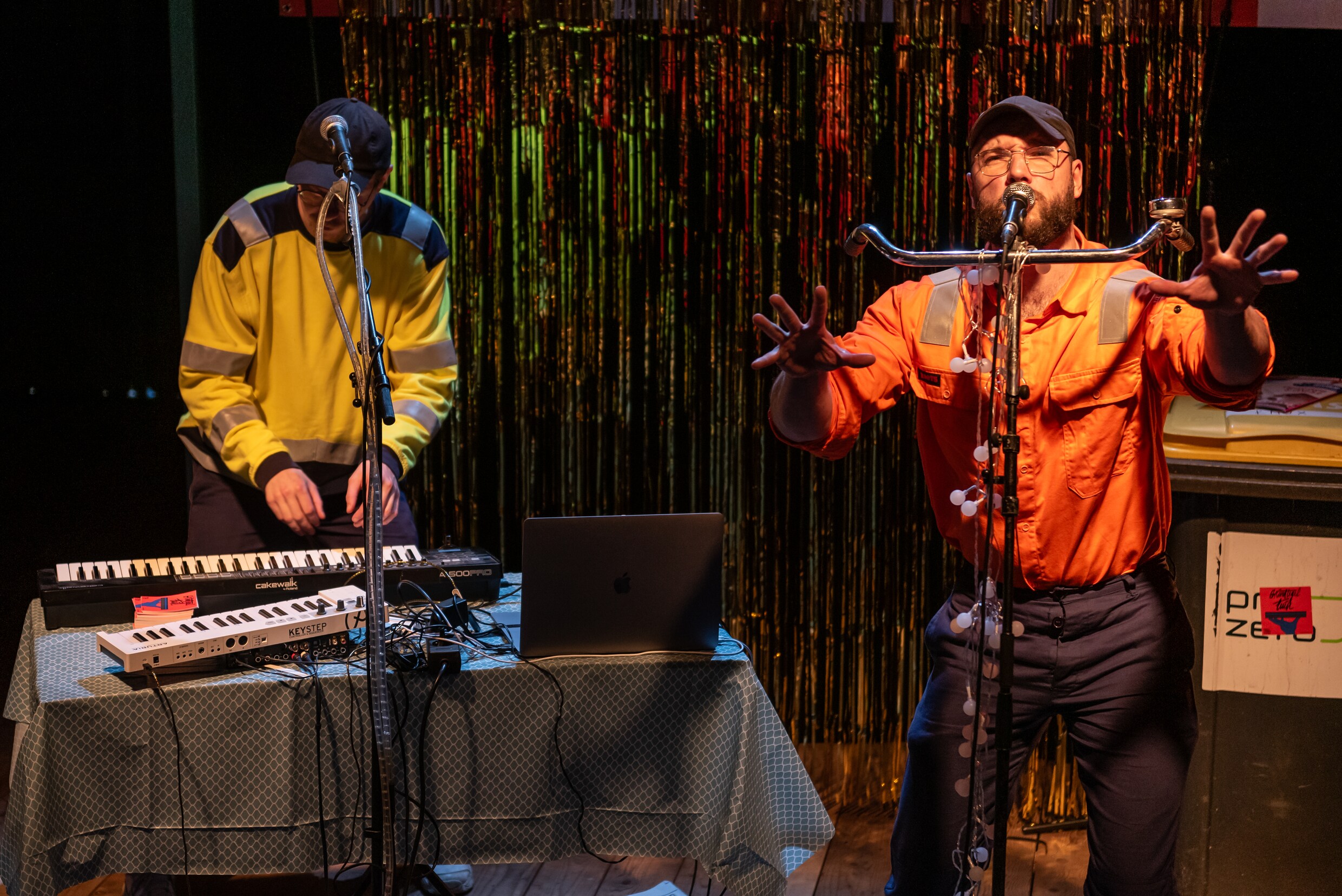 Recensie: Ironie en elektropop op een muzikale Parade in Eindhoven | de ...