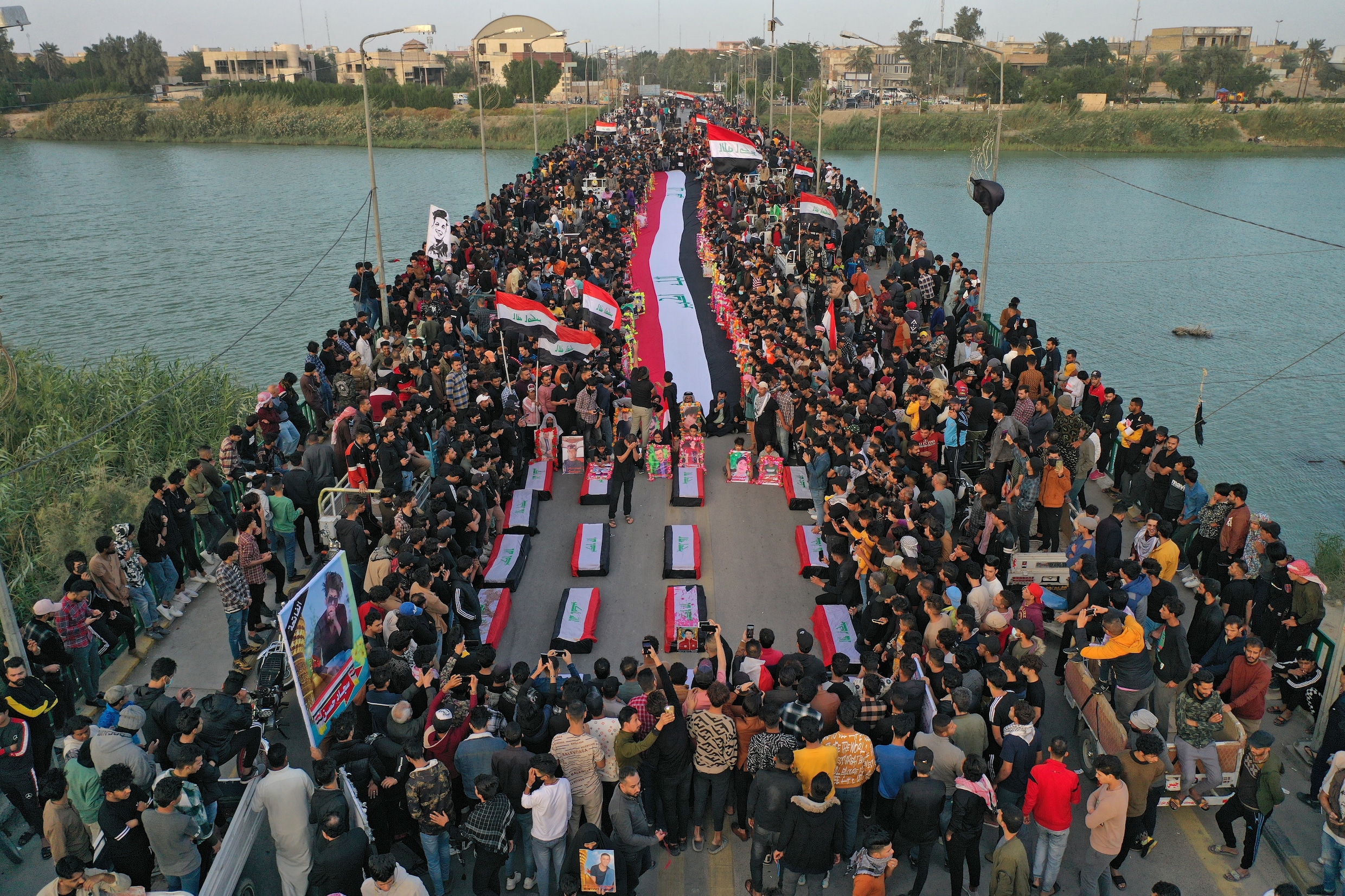 Zeldzaamheid in Irak: hoge officier krijgt levenslang voor doden ...