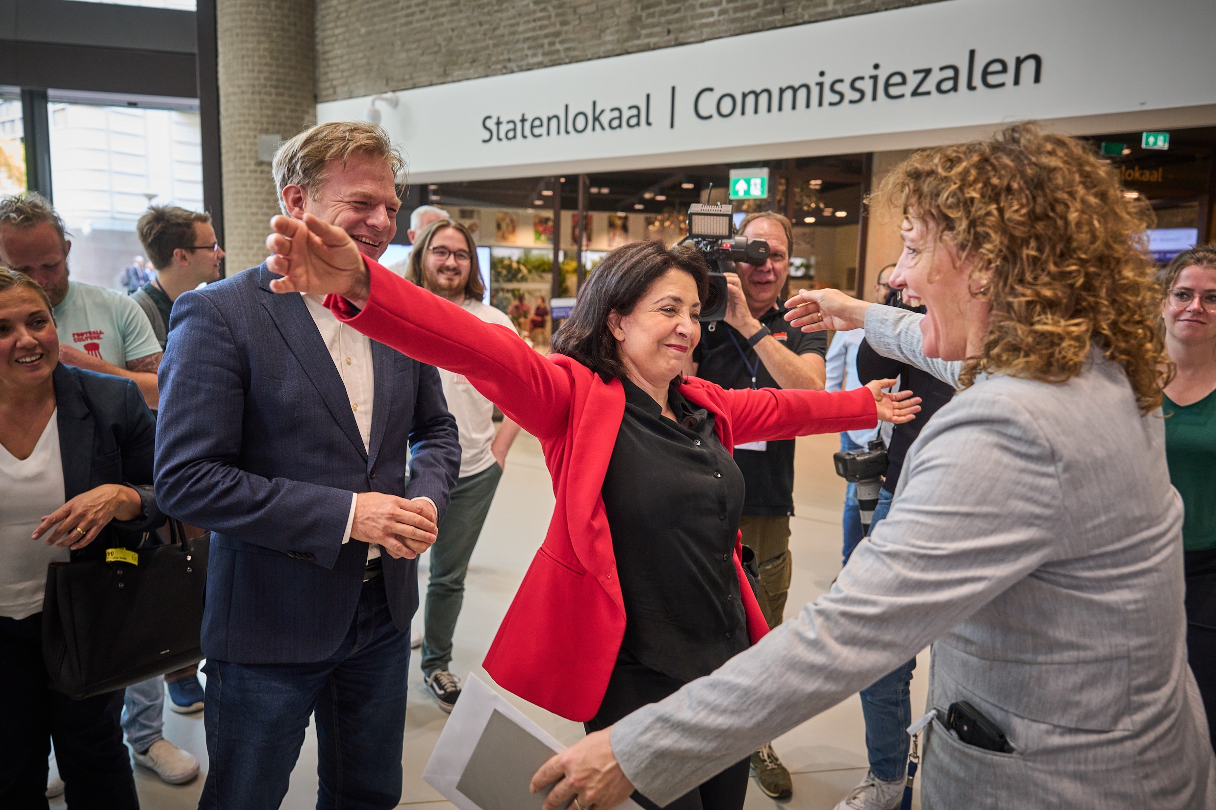 Het is eigenlijk een wonder dat Khadija Arib nu pas op haar strepen ...