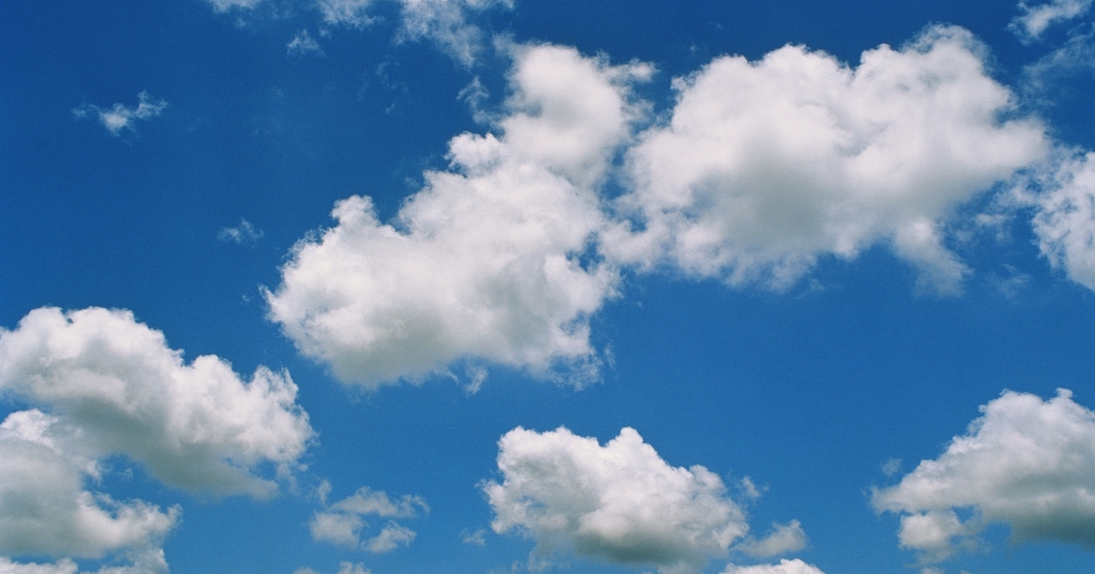 Ken uw wolk: de cumulus is een wolk zoals een kind die zou tekenen | de ...