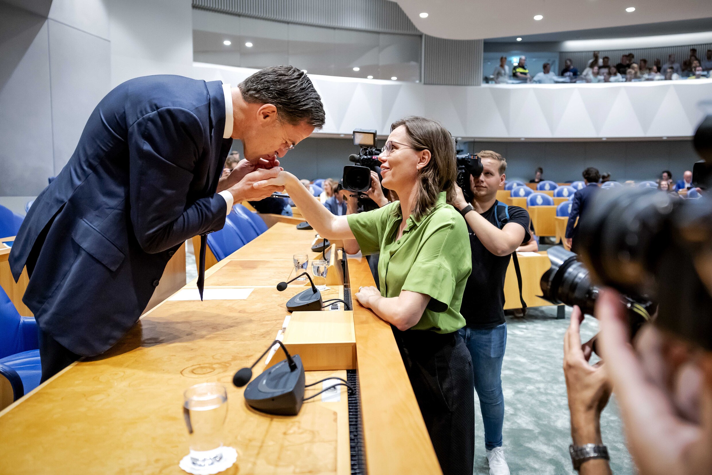 Live: Deze week nog nieuwe kandidaat-lijsttrekker VVD • VVD onder vuur ...