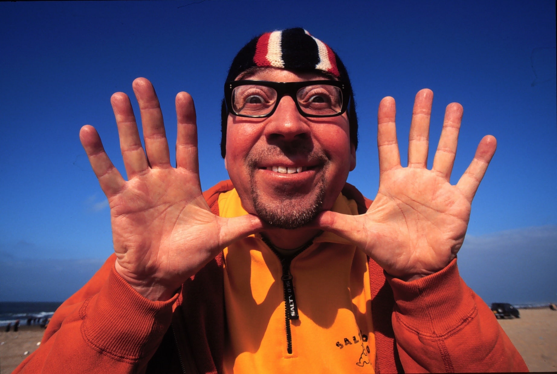 In ‘Bernadette’ van Gruppo Sportivo zijn de poppen aan het dansen ...