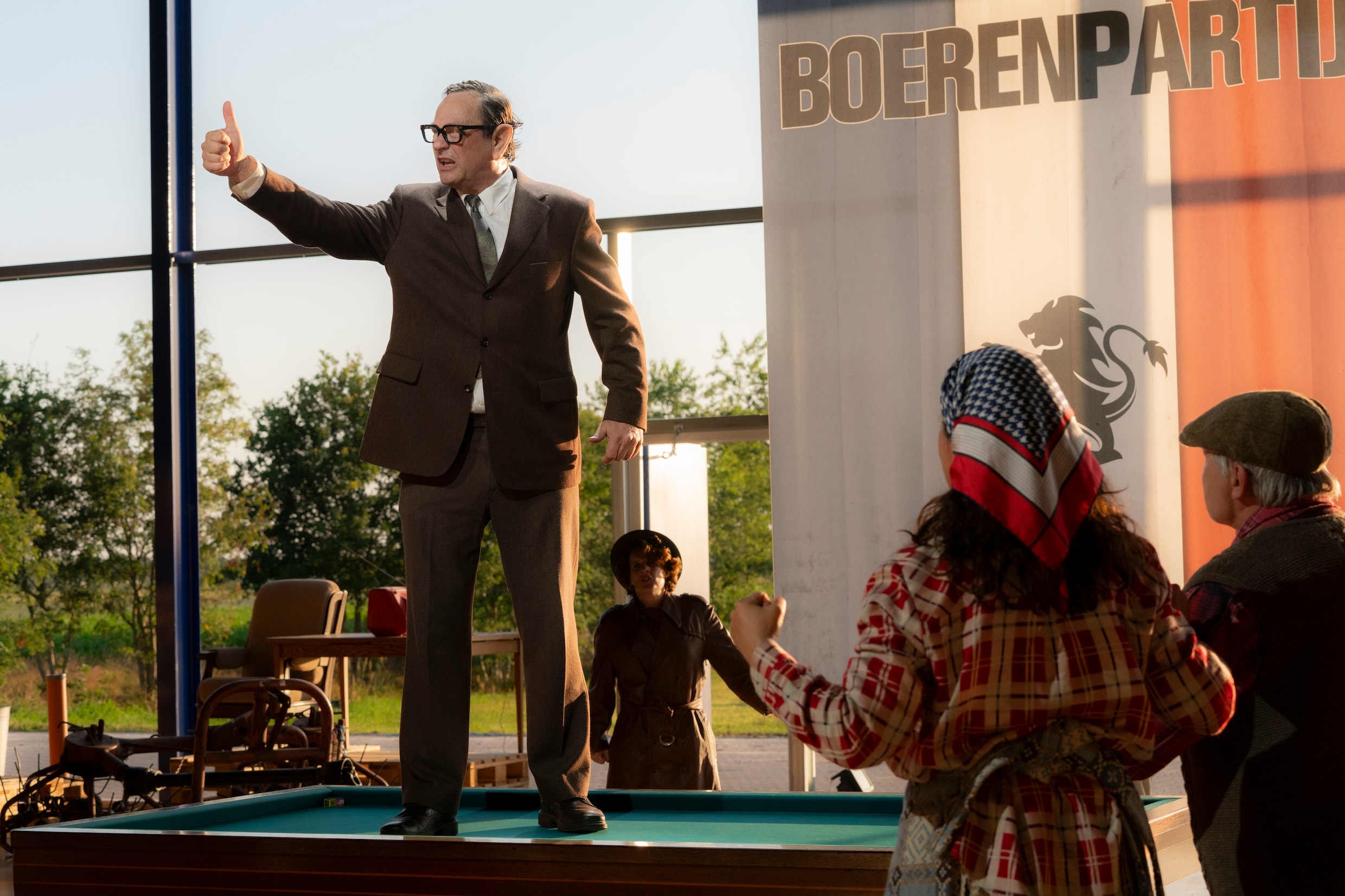 De stikstofkomedie ‘Boer Koekoek’ gaat over boerenprotesten toen en nu ...