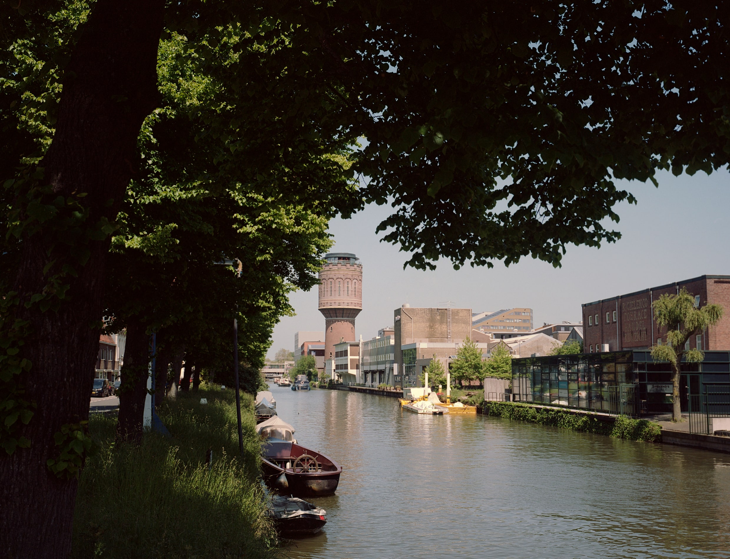 Zo hoog is ’ie niet, restaurant De Watertoren in Utrecht, toch heb je ...