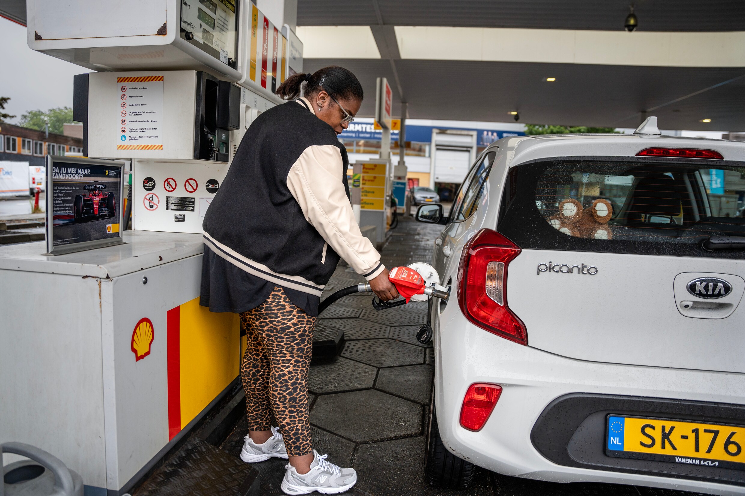 Niets zo verbindend als de hoge benzineprijs, zeker wanneer er een ...