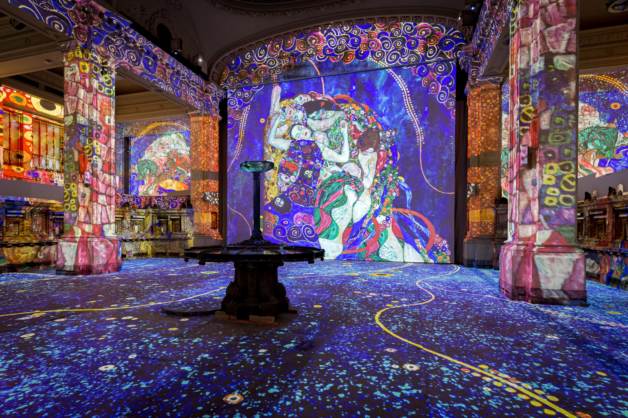 ‘Immersieve’ kunst trekt een groot publiek. ‘Het lijkt alsof we ín het ...