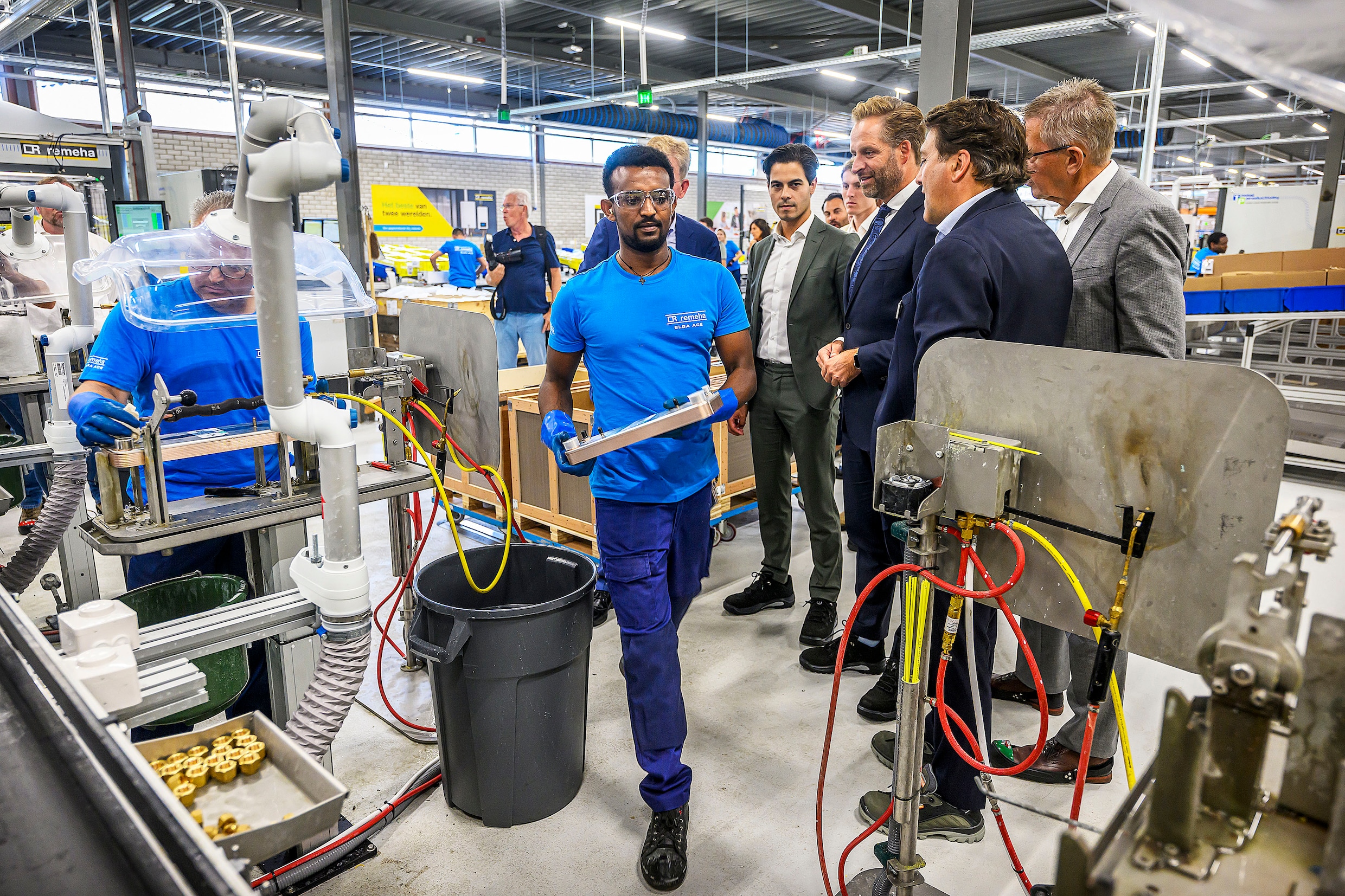 De nieuwe warmtepompenfabriek in Apeldoorn moet de weg naar de toekomst ...