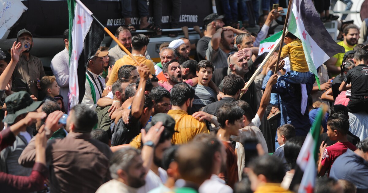 Nieuwe protesten tegen Assad houden al tien dagen aan, nu zijn het ... Nieuwe protesten tegen Assad houden al tien dagen aan, nu zijn het ...
