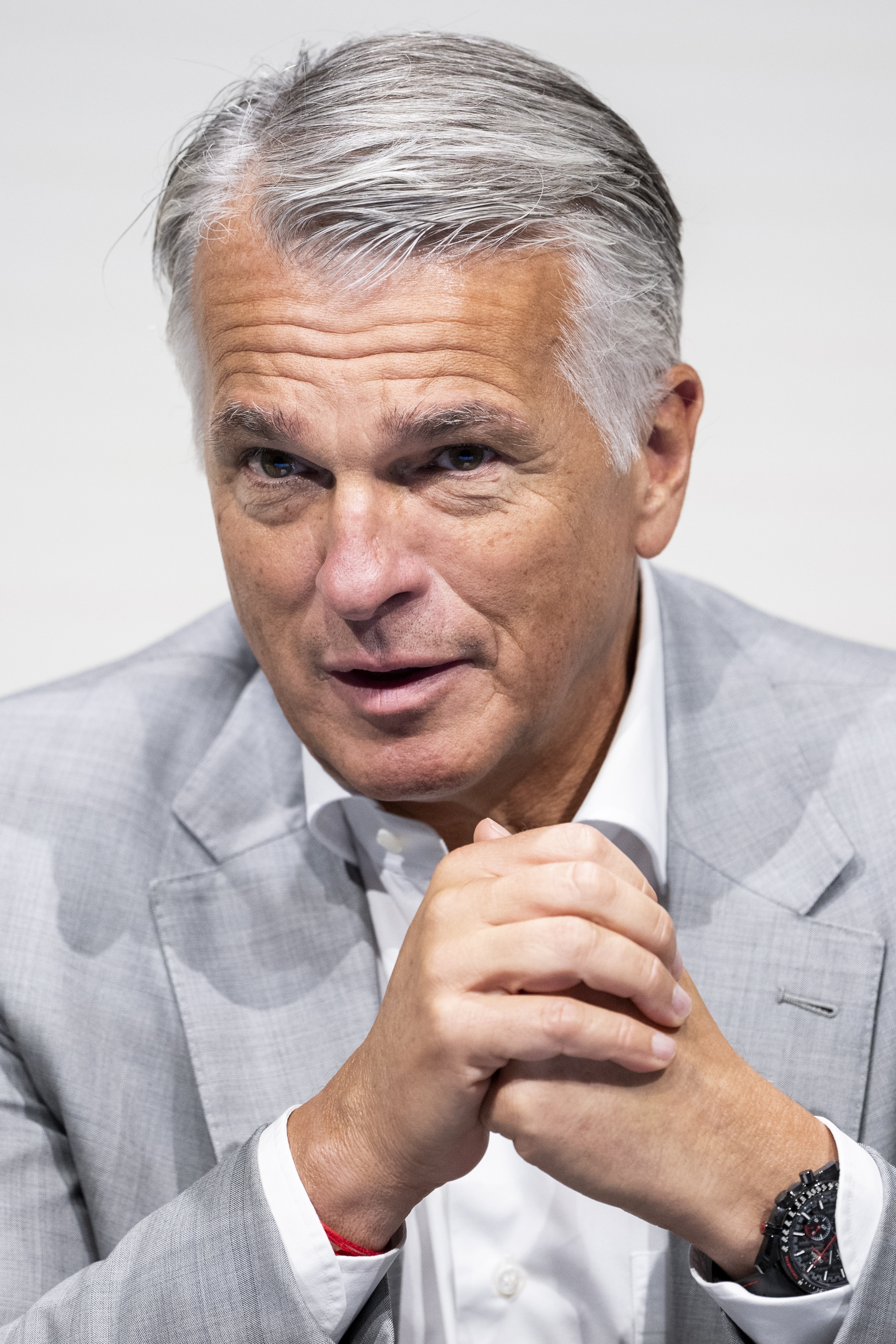 De winnaar en verliezer van de week: Monsterwinst voor UBS, miserie ...