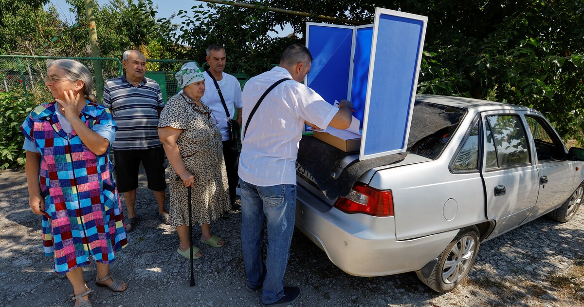 Russen naar de stembus: in Moskou is je stembiljet een lot in de ...