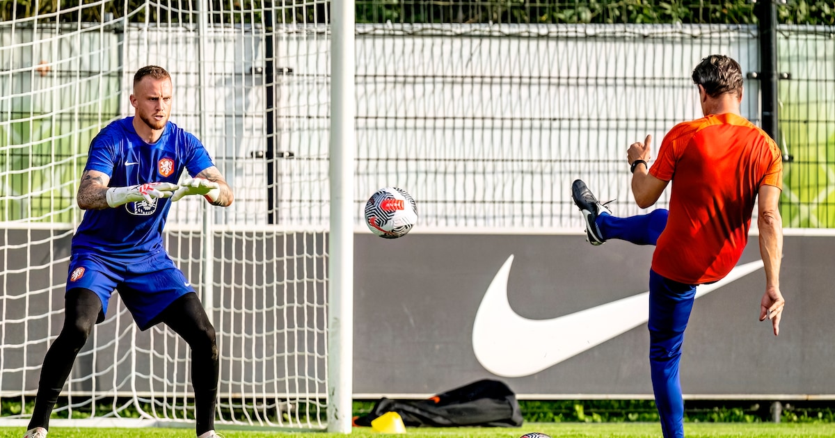 Flekken is de doelman van Oranje, hij staat tegen Griekenland onder de lat | de Volkskrant