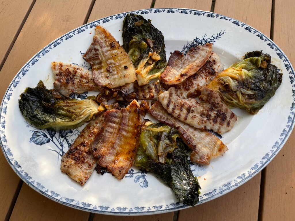 De Volkskeuken: gesmoorde sla met speklapjes | de Volkskrant