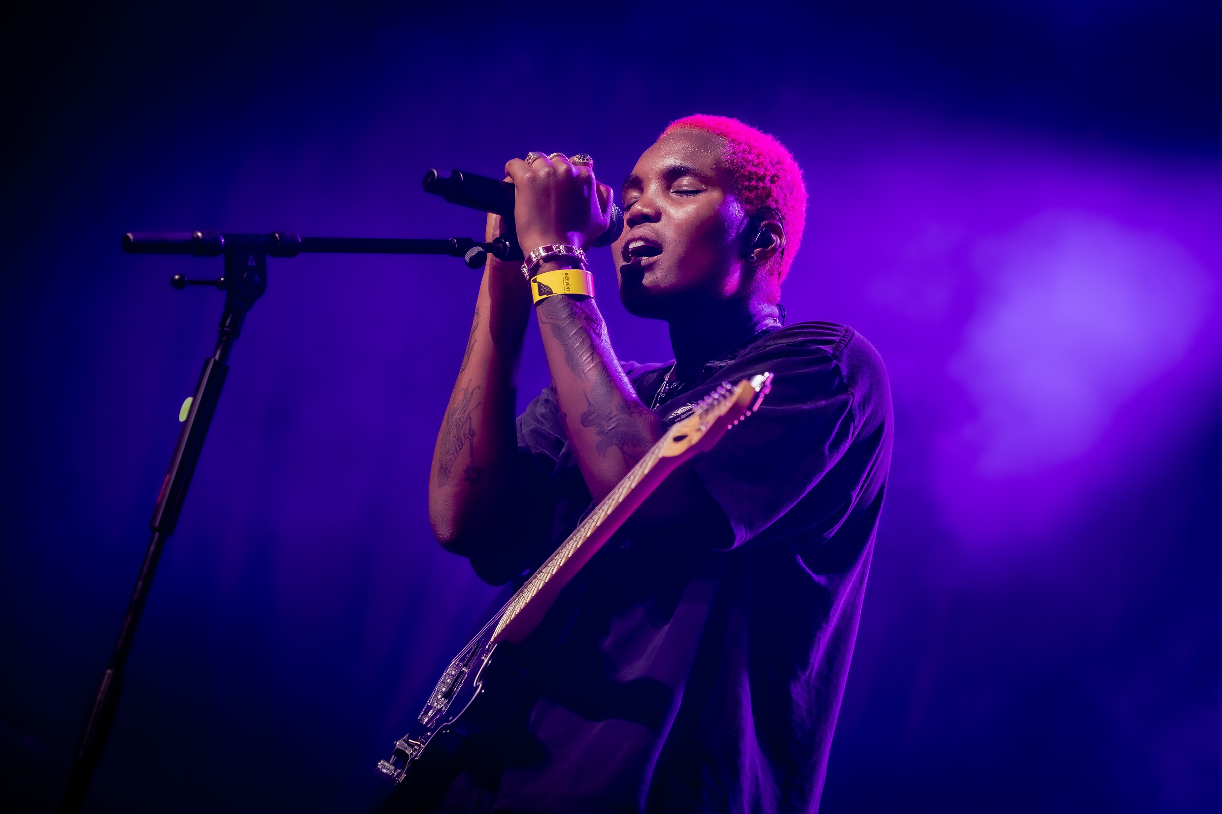 Ingetogen, breekbaar, overtuigend: Arlo Parks is écht een heel goeie ...