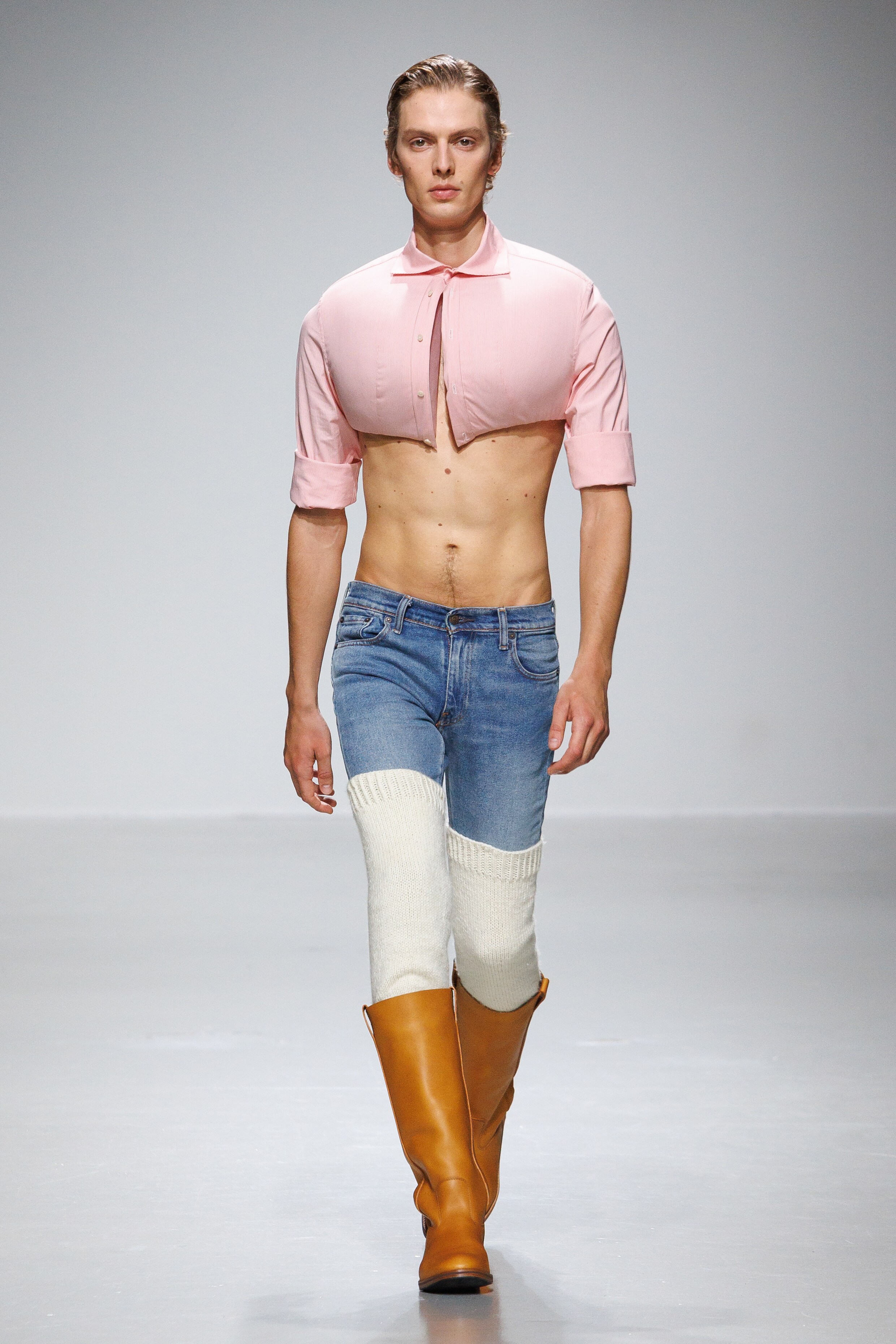 Een spijkerbroek ter grootte van een slip? Op de Paris Fashion Week ...