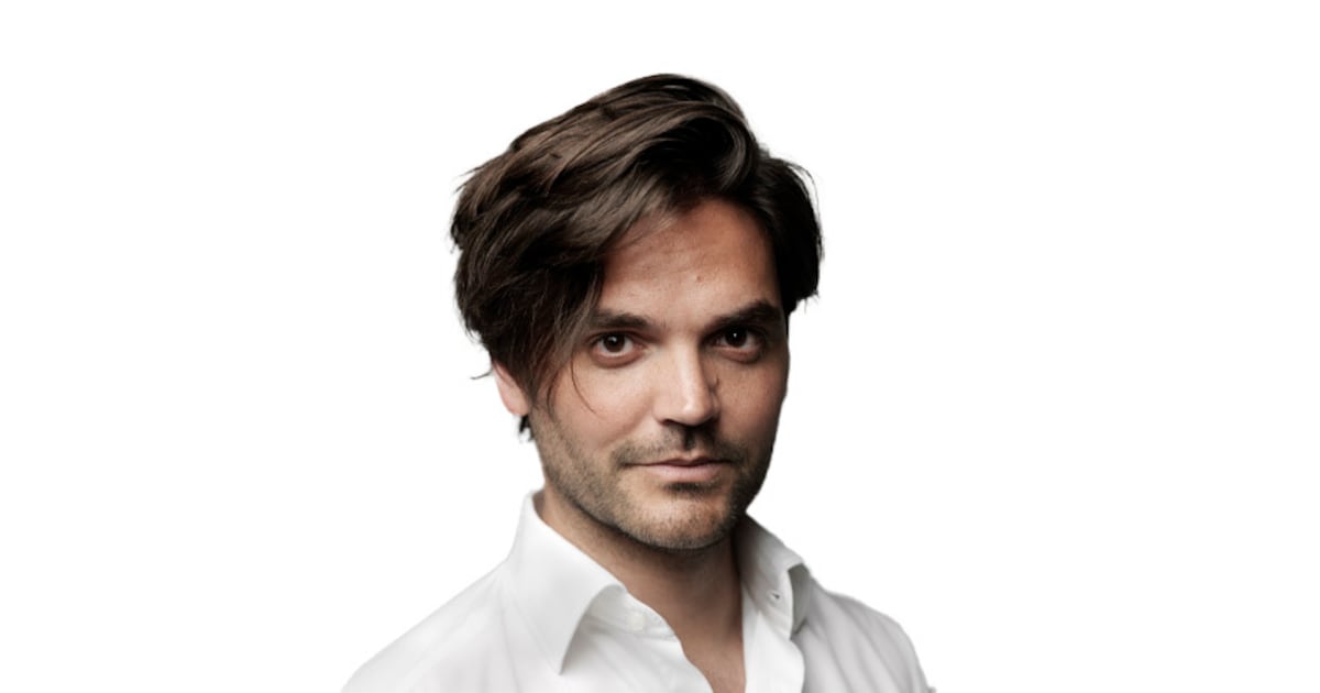 Een nieuw boekenprogramma op tv! Laten we hopen dat de presentator de ... Een nieuw boekenprogramma op tv! Laten we hopen dat de presentator de ...