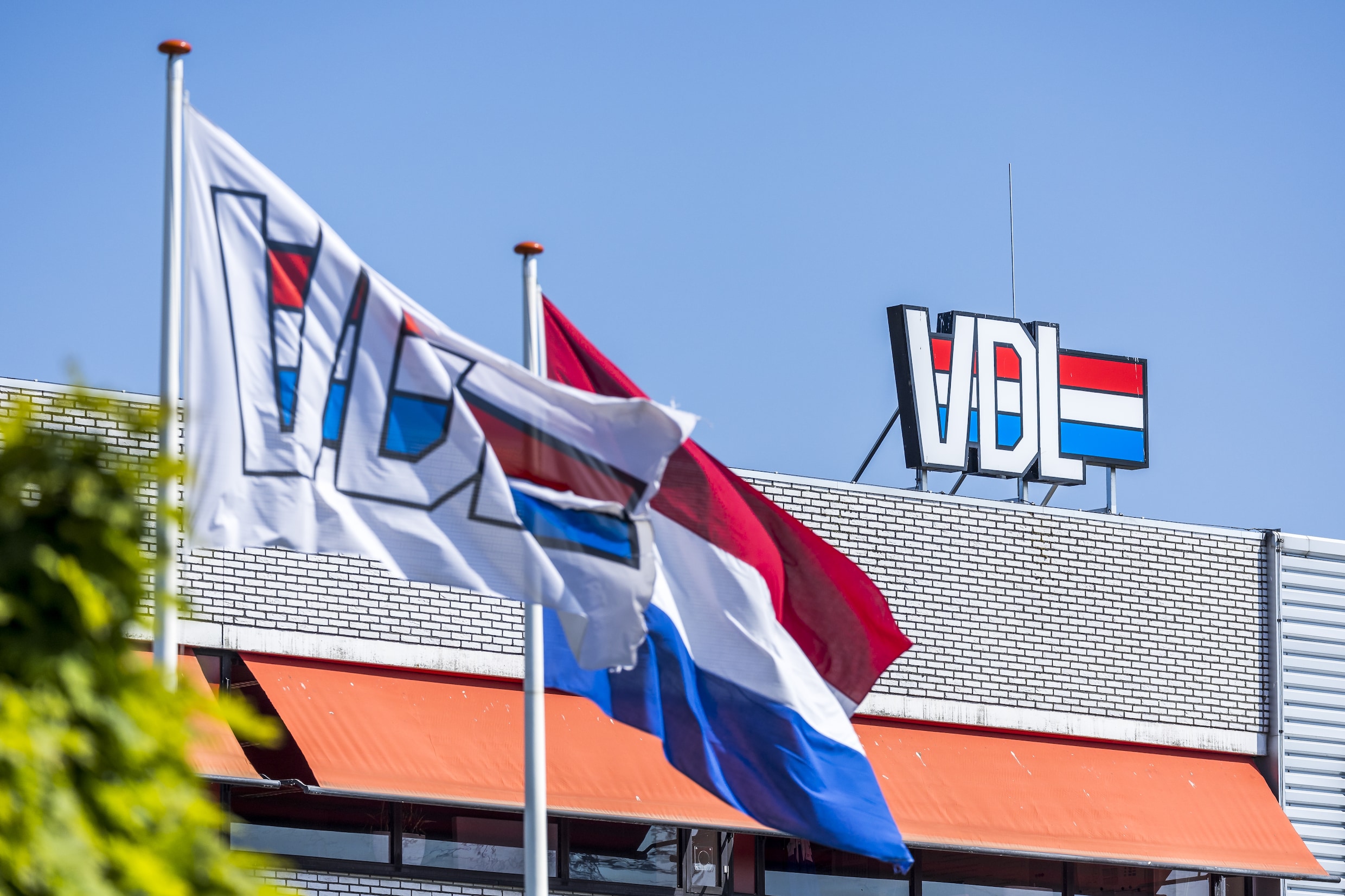 Autofabriek VDL gaat accupakketten bouwen voor BMW, de klant die binnenkort vertrekt | de Volkskrant