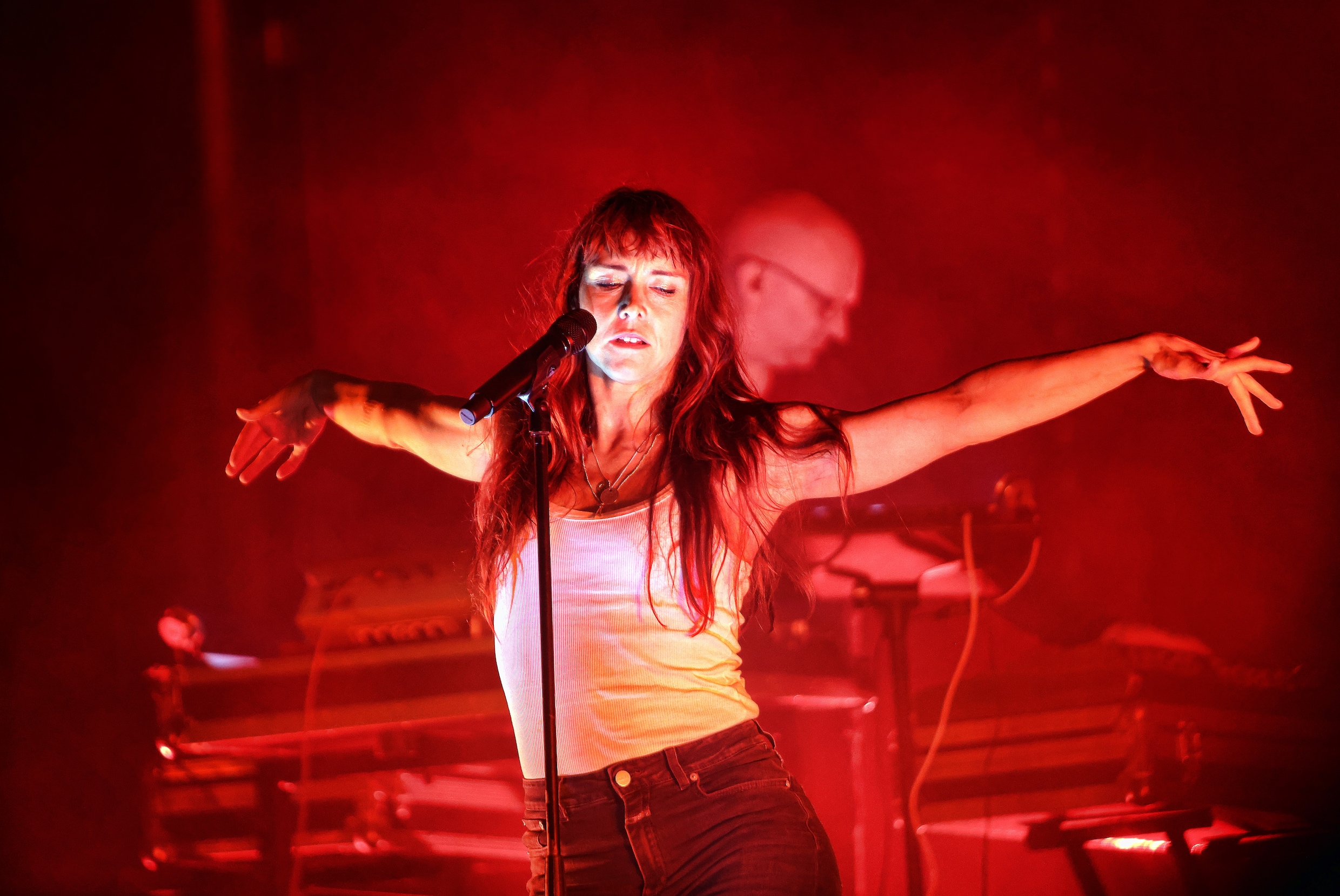 Recensie: Een popshow van Wende, maar het theater is nooit ver weg | de ...