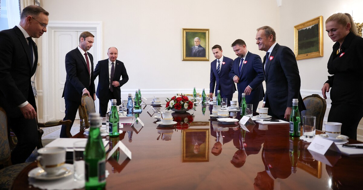 Poolse president passeert oppositieleider Tusk in formatie en kiest ...