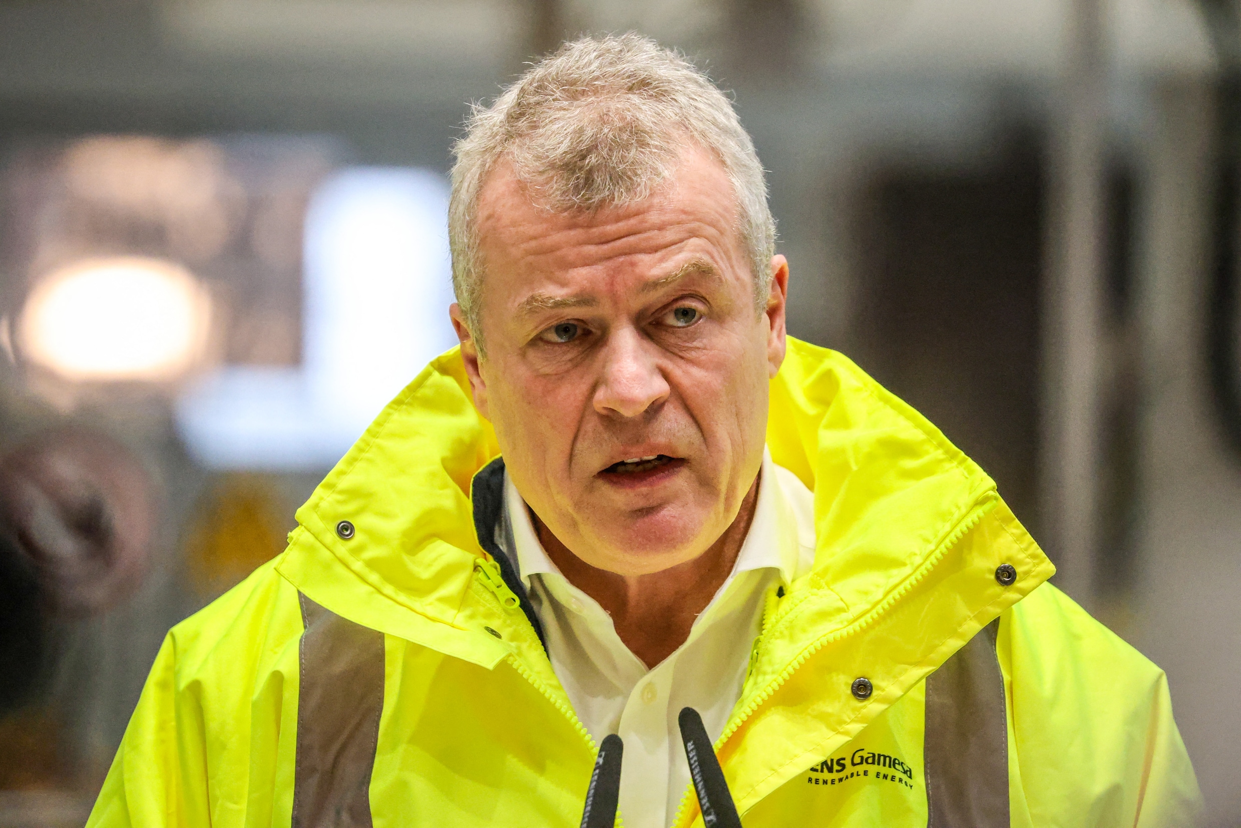 Vopak plust door hamsterwoede, windturbinebouwer hijst stormbal | de ...