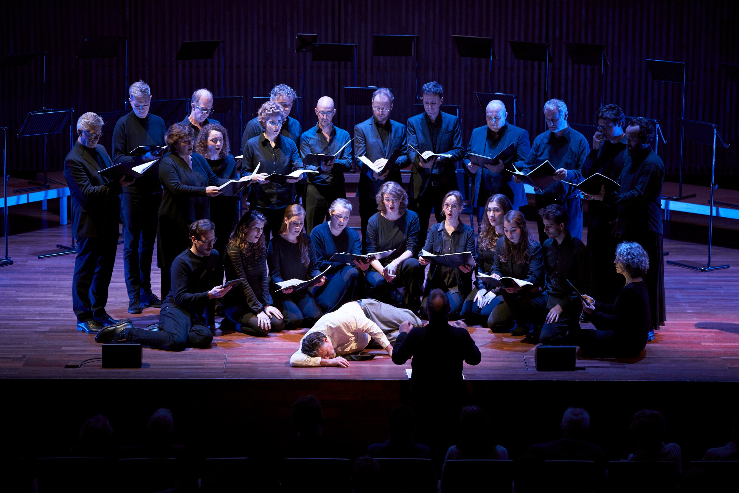 In samenwerking met regisseur en acteurs maakt koor Cappella Amsterdam ...