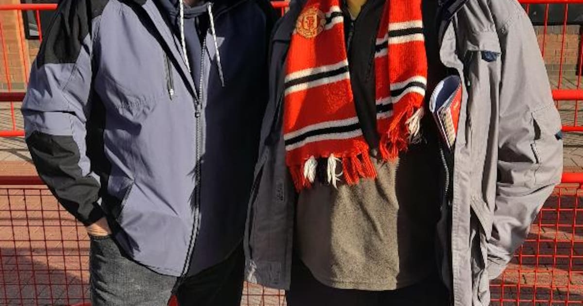 Manchester United herdenkt Sir Bobby Charlton, maar verliest van City ...