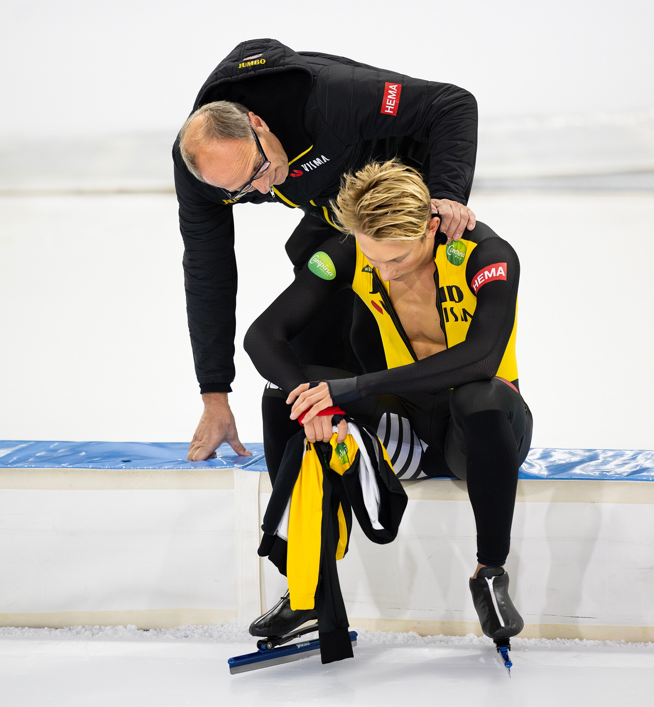 Schaatsploeg van Jumbo-Visma slaat in openingsweekeinde in Thialf wat ...