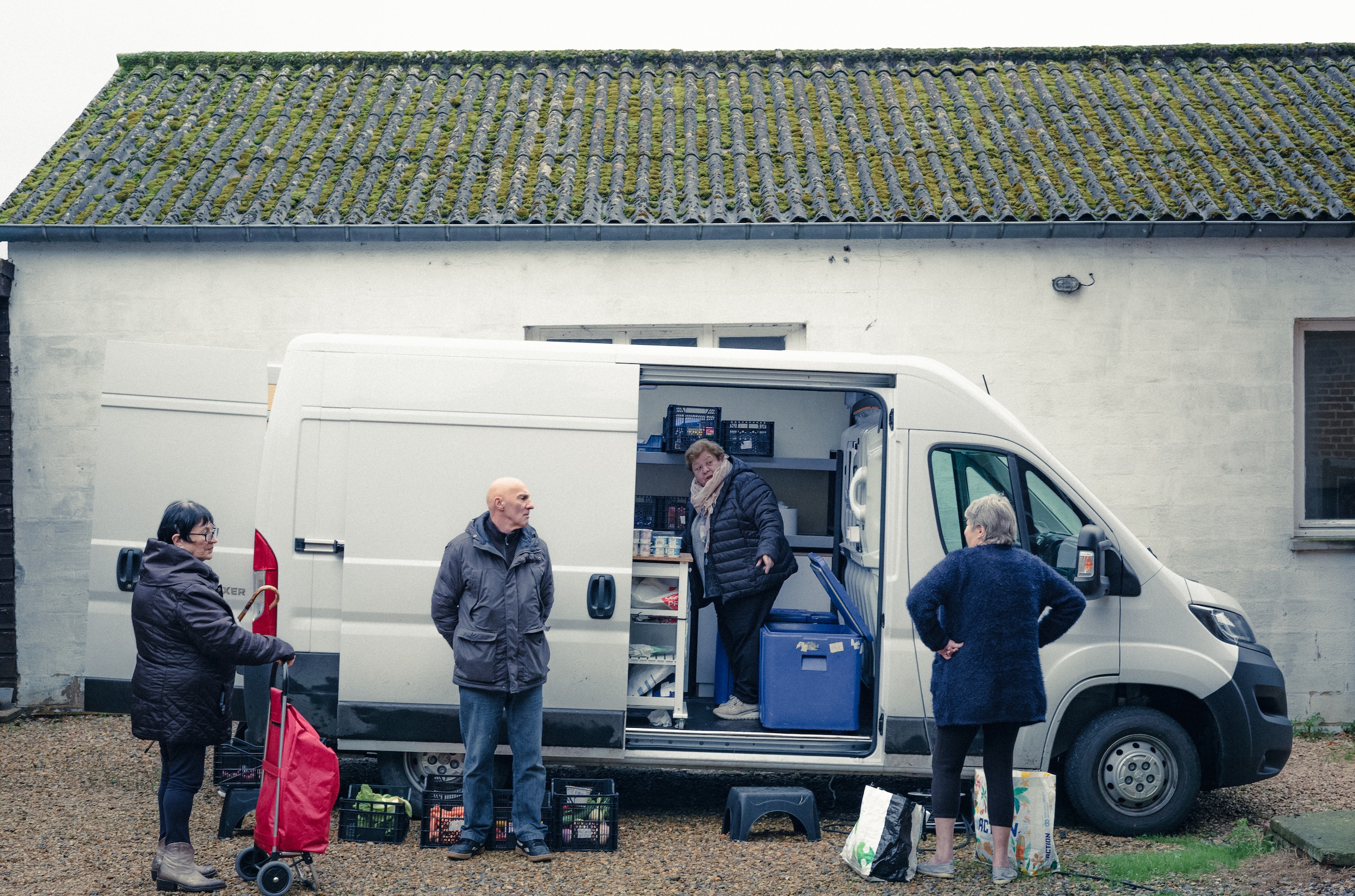 Op het afgelegen Franse platteland moet de mobiele voedselbank uitkomst ...