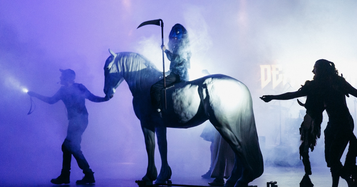 ‘De Eindtijd Revue’ is een in zichzelf gekeerde apocalyptische ...