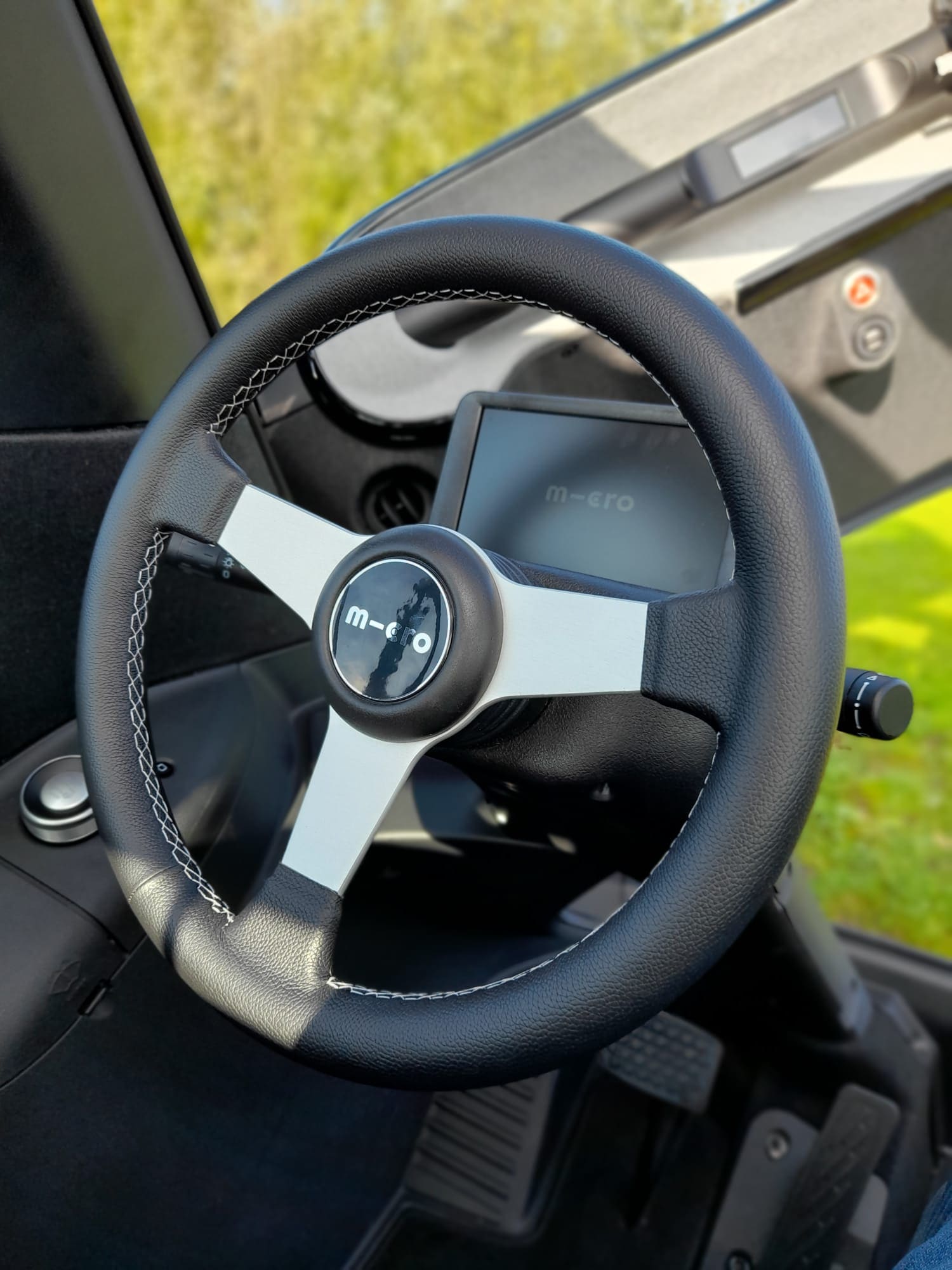 De Microlino is een knuffelige kabouterauto die de wereld niet gaat ...