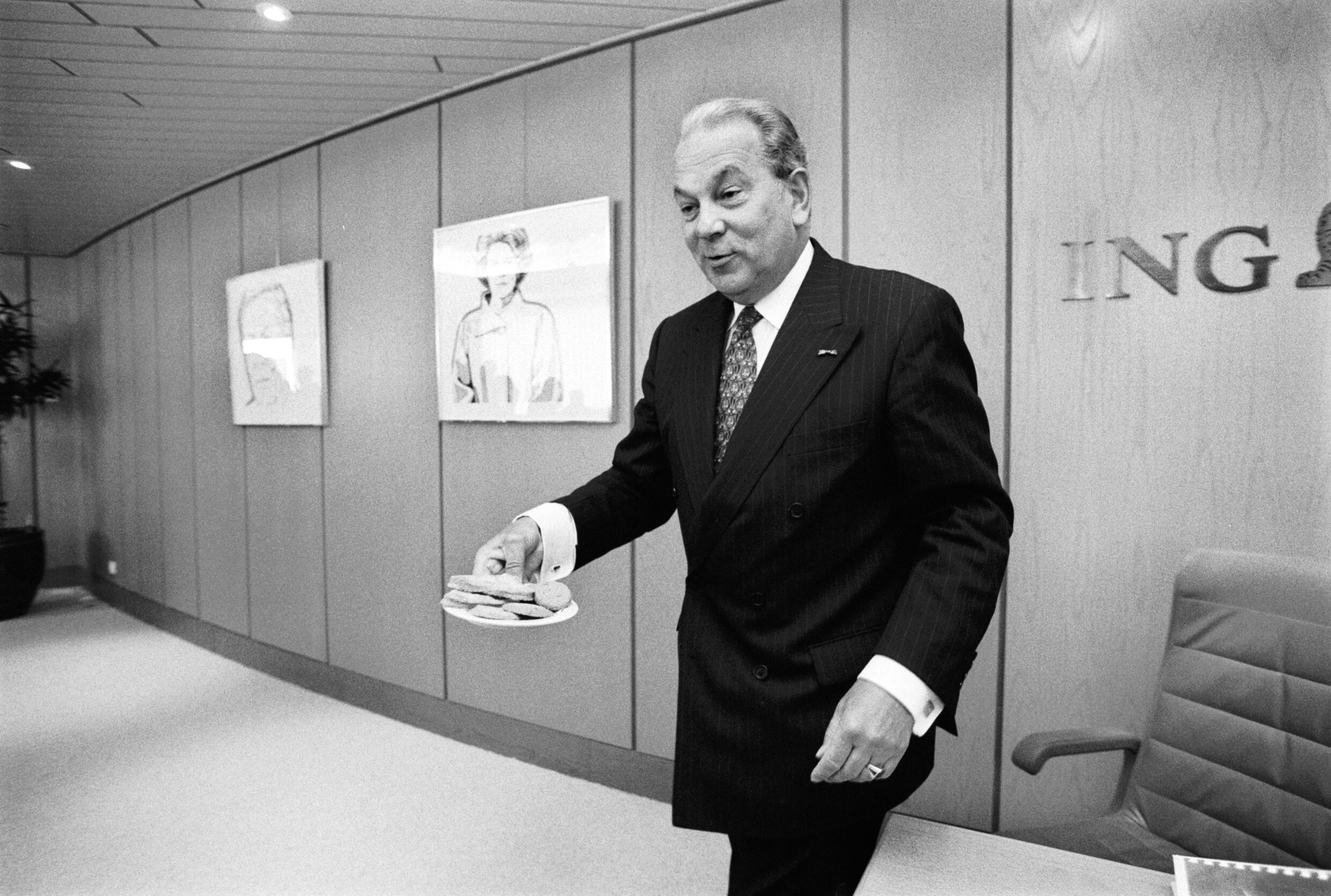 Godfried van der Lugt (1940-2023) was de vader van het thuisbankieren ...