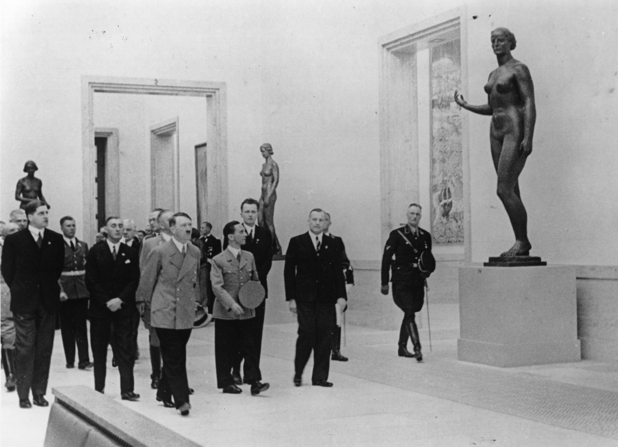 Hoe verleidelijk is kunst uit het Derde Rijk nu eigenlijk? En hoe fout ...