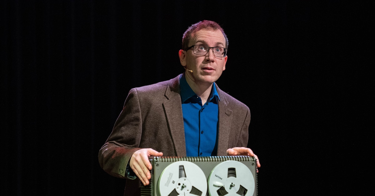 In ‘De kringloper’ bespreekt cabaretier Chris Verlaan zijn autisme met ...