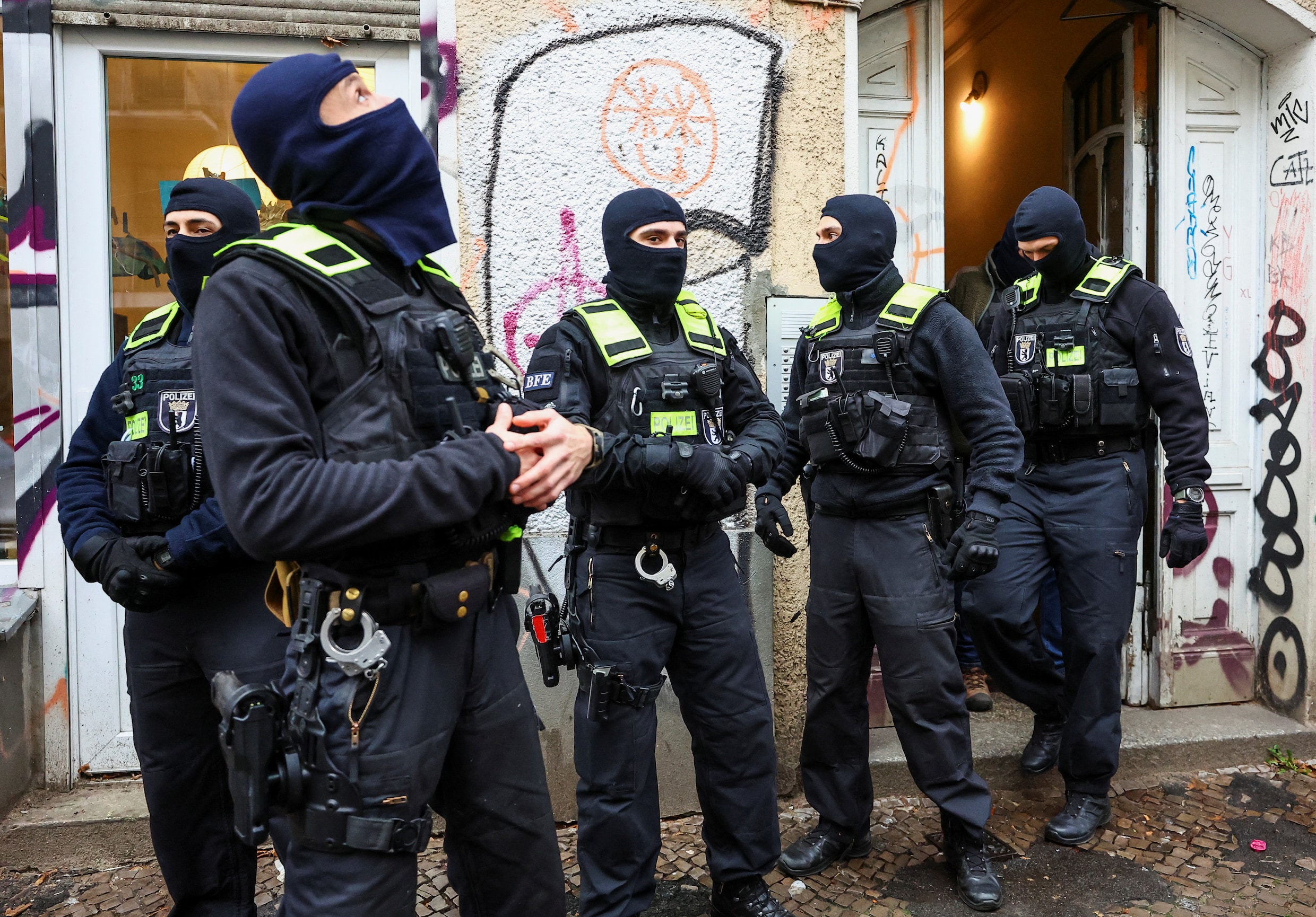 Grootschalige politie-invallen bij Duitse leden en sympathisanten van ...