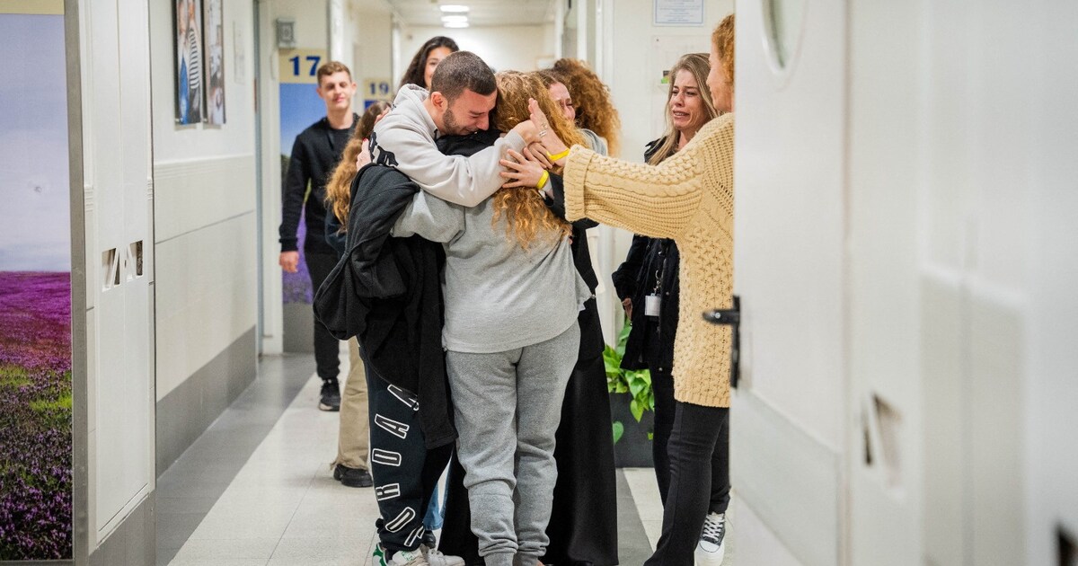 Mishandeld en bedreigd met de dood: Israëlische gijzelaars vertellen ...