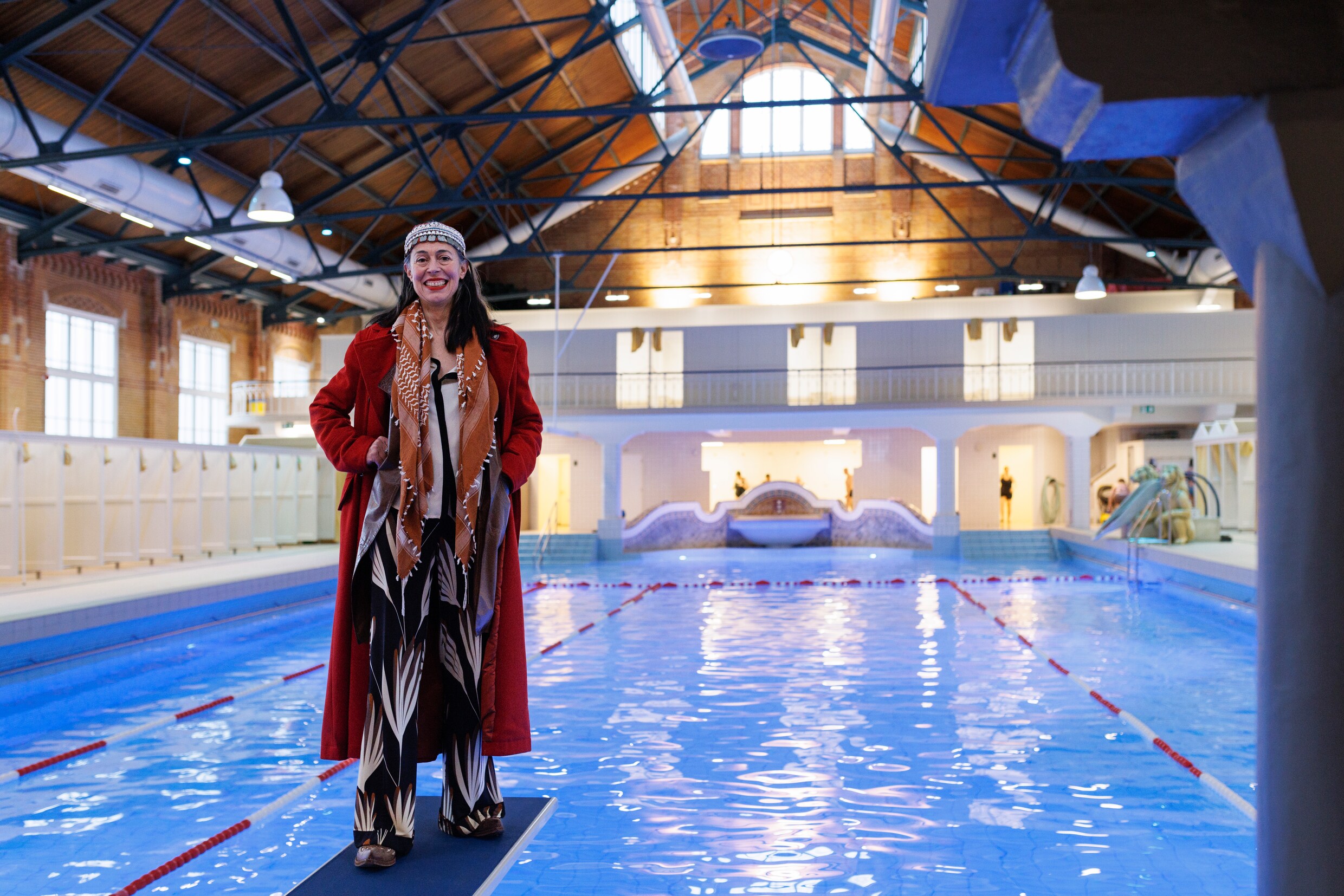 Theatermaker Adelheid Roosen ontworstelde zich al op jonge leeftijd aan ...