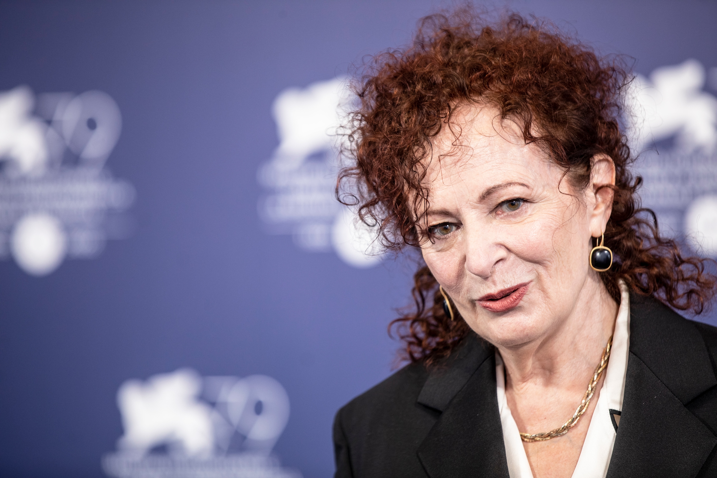 De machtigste van de kunstwereld: fotograaf Nan Goldin die de ...