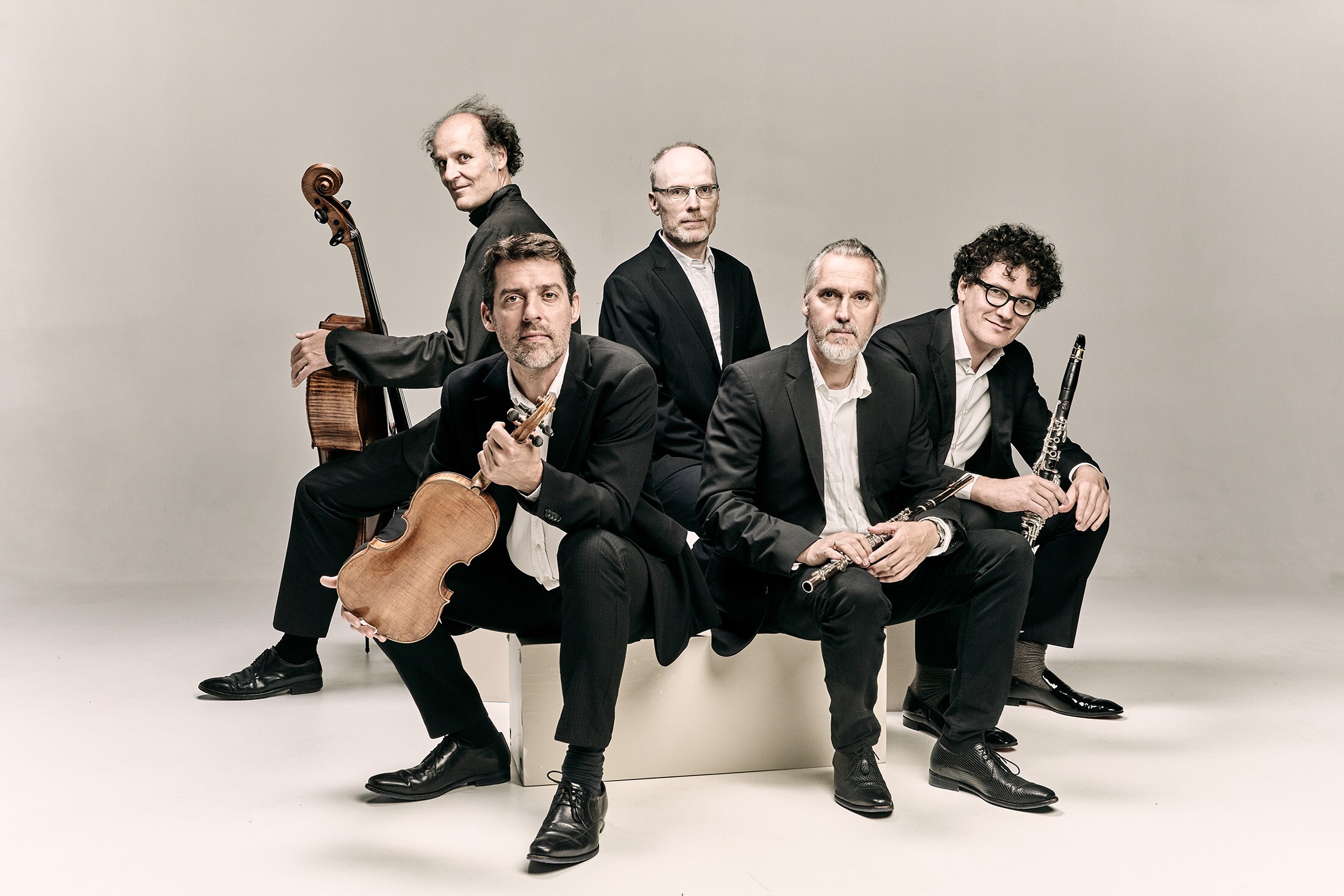 ‘Cinquantenaires van de zotheid’ van Het Collectief is een verrukkelijk ...