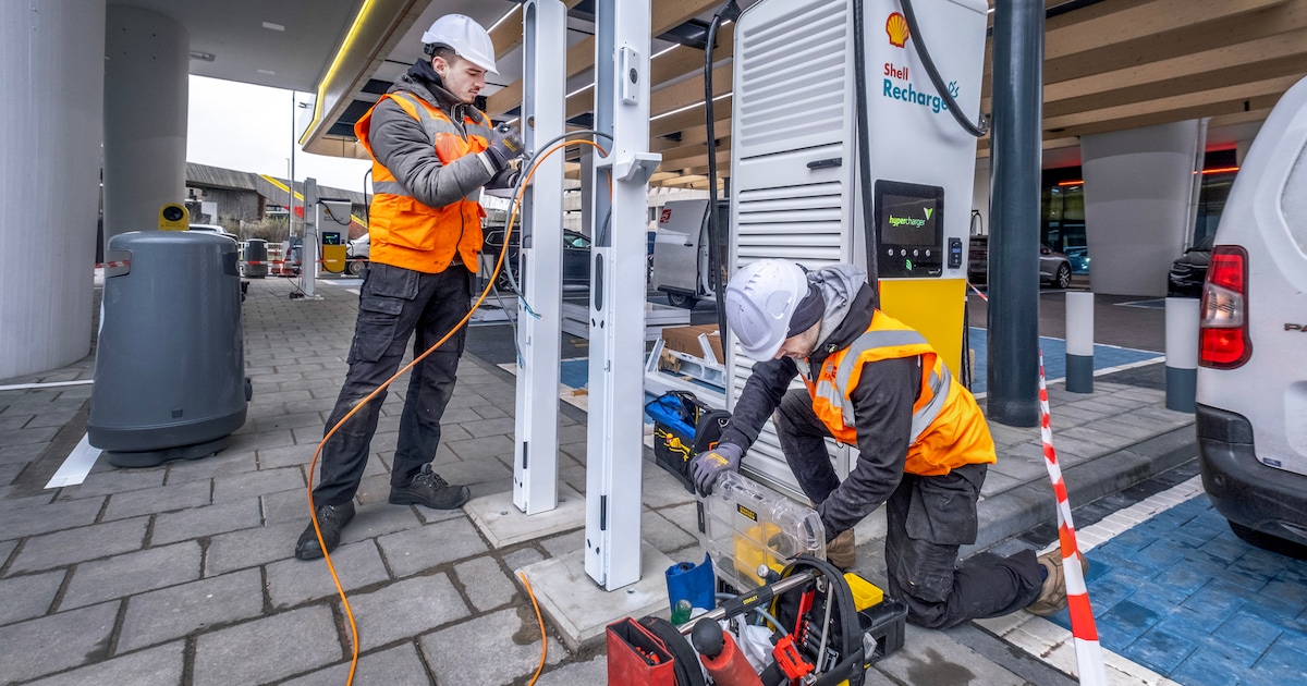 Is de fossiele pomp passé? Ook Shell heeft nu een tankstation met ...