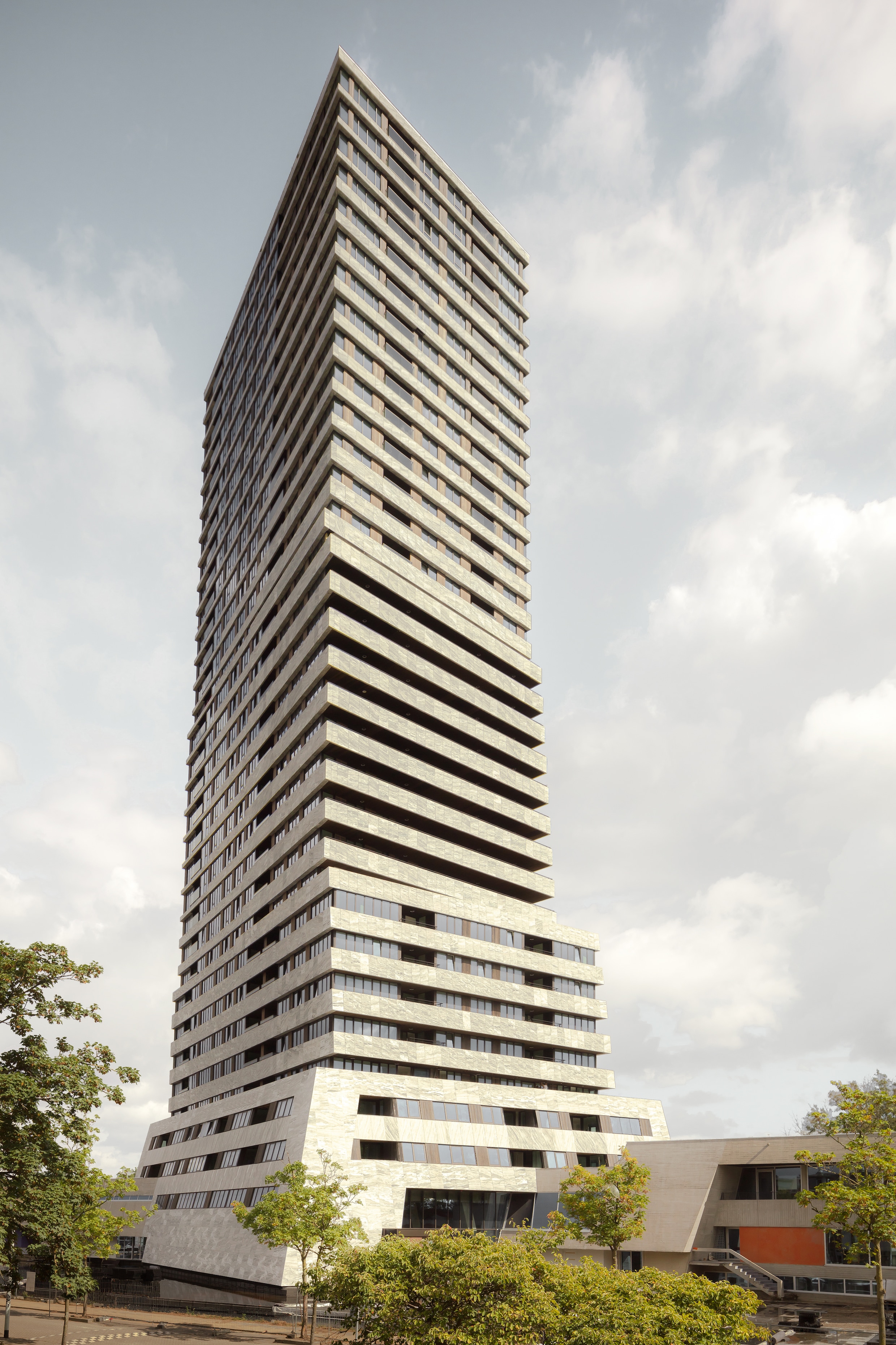 De gebouwen van architect Nanne de Ru schieten uit de grond als luxe ...