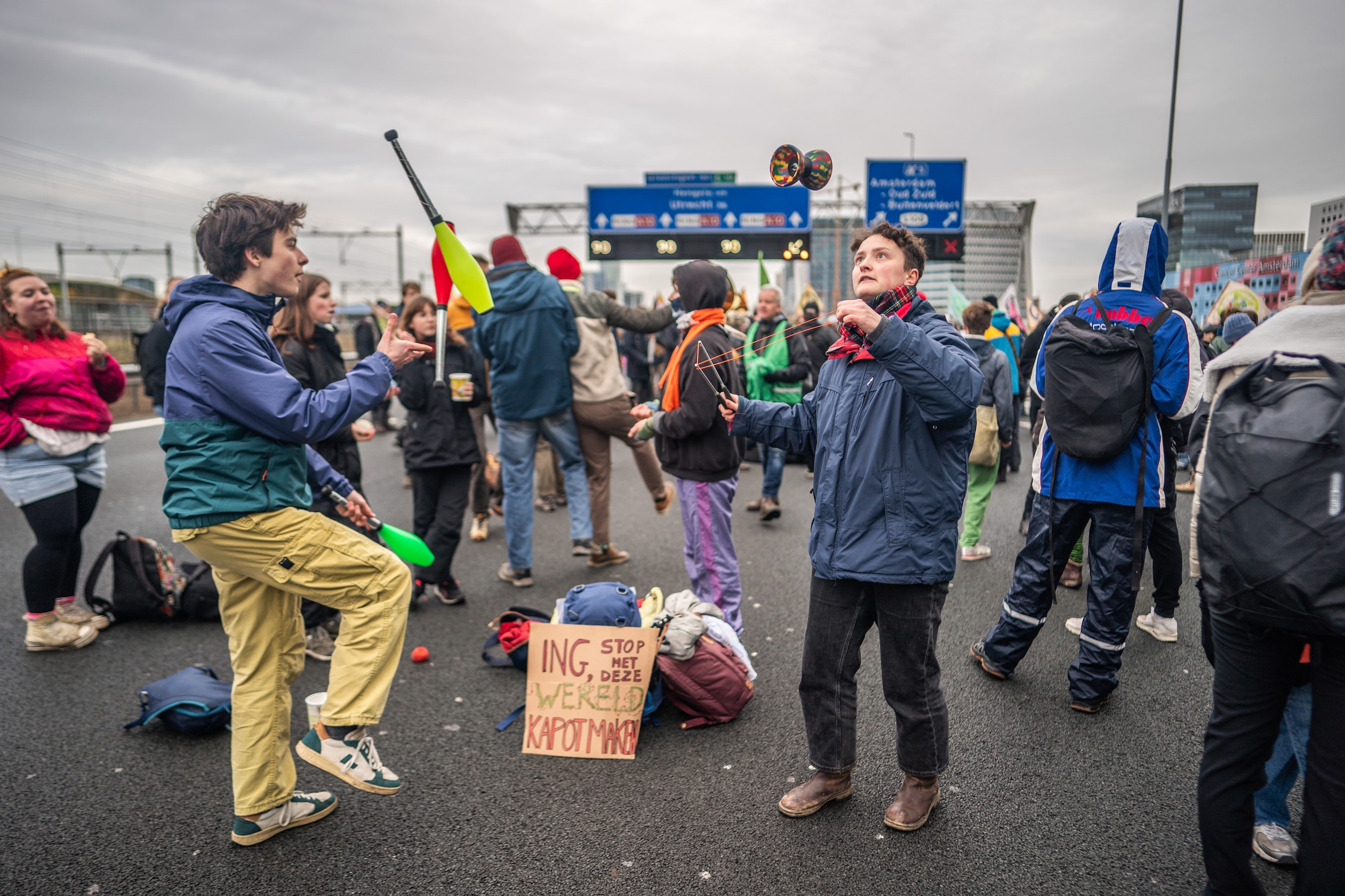Milieudefensie spant nieuwe klimaatzaak aan tegen ING en eist halvering ...