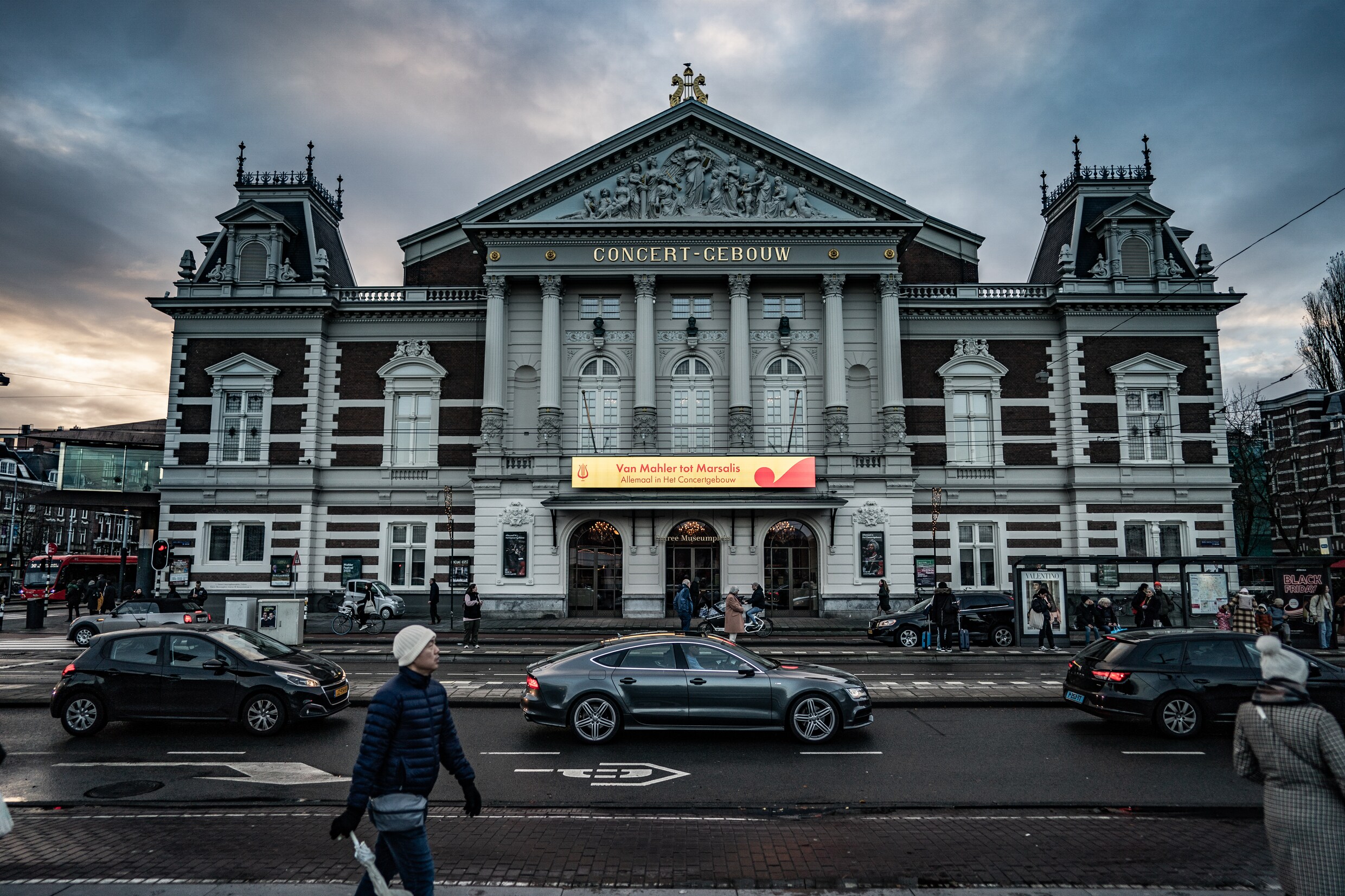 Concertgebouw wil andere zanger bij Chanoeka-viering om banden IDF ...