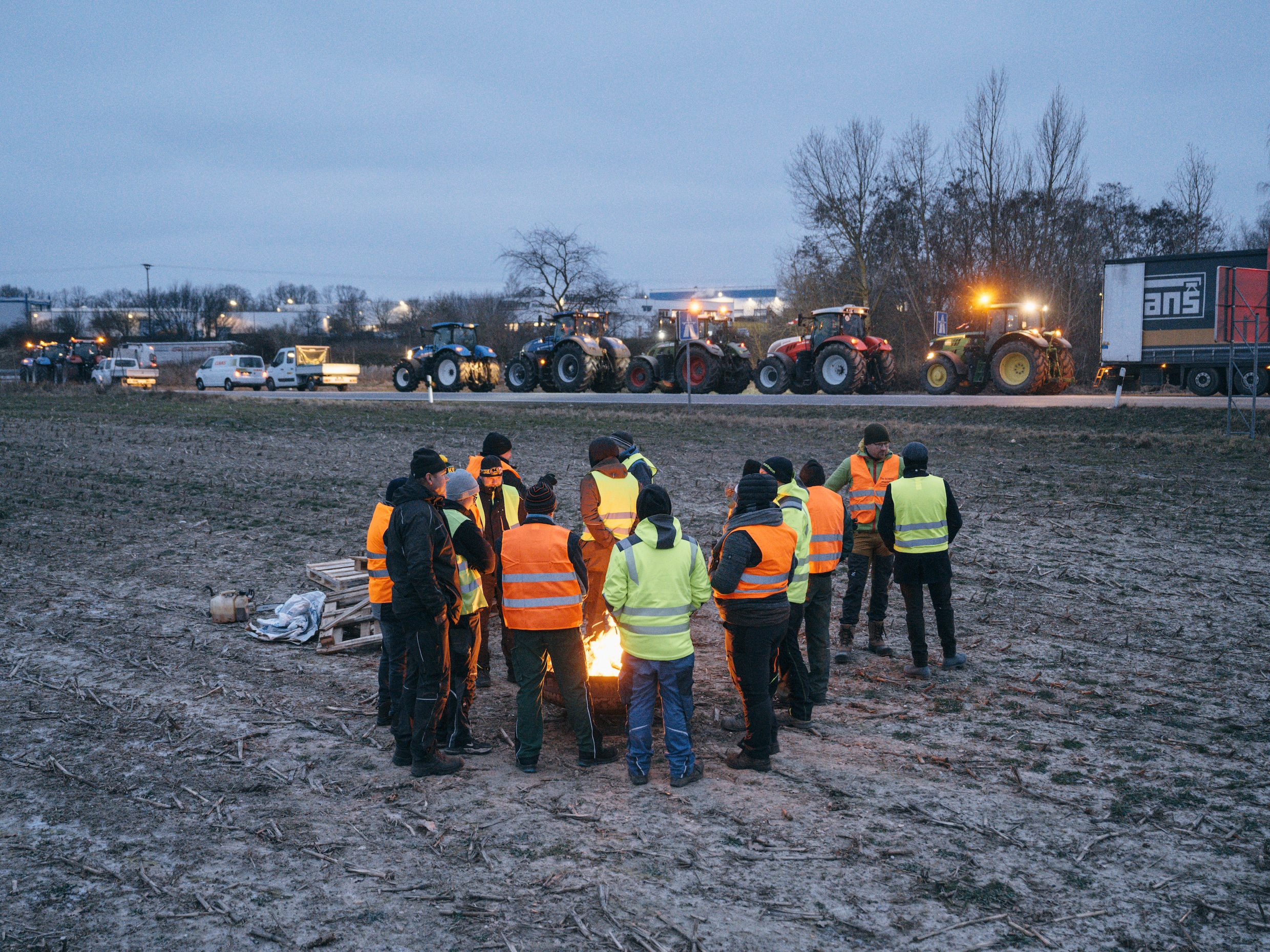 De Week van de Woede is begonnen: Duitse boeren blokkeren massaal ... De Week van de Woede is begonnen: Duitse boeren blokkeren massaal ...